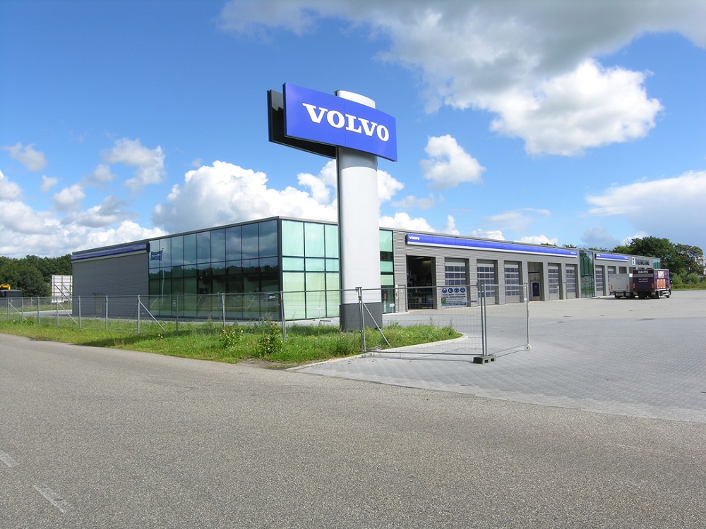 COURAGE architecten | Harbers Trucks Volvo - architectenweb.nl