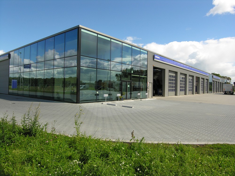 COURAGE architecten | Harbers Trucks Volvo - architectenweb.nl