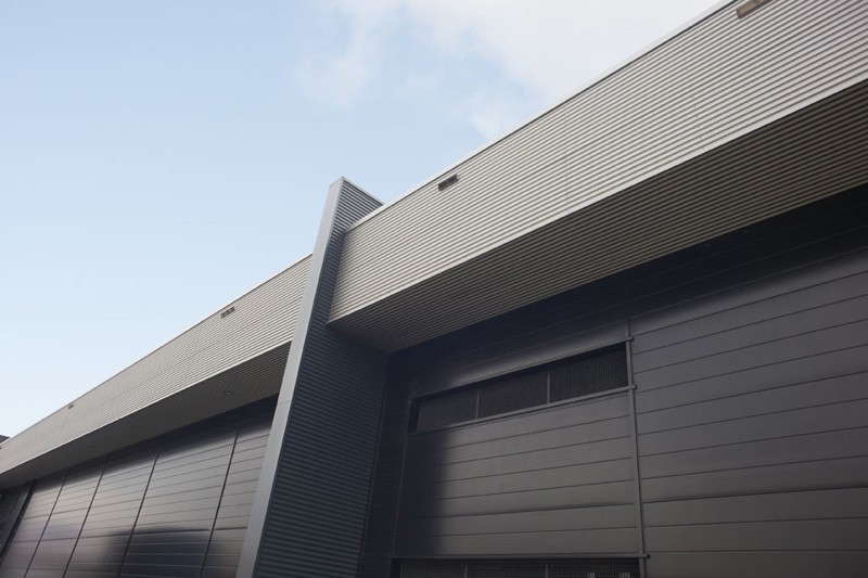 van Es architecten | Volvo Truck Center Alblasserdam - architectenweb.nl