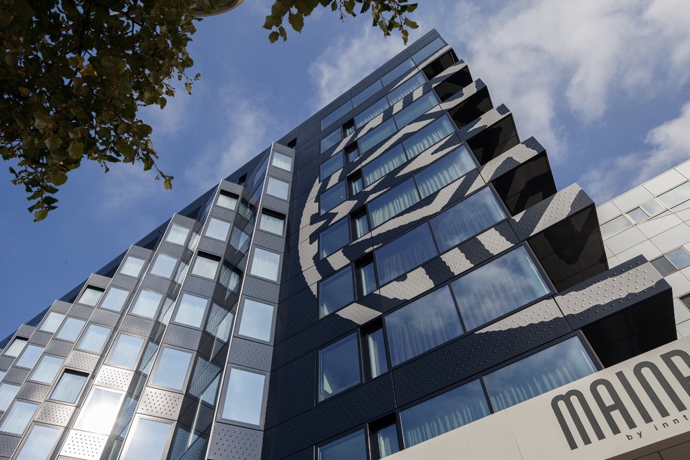 Mainport Hotel Rotterdam geopend - architectenweb.nl