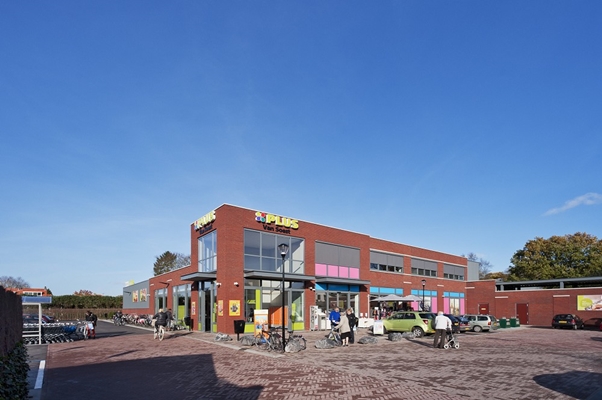 BRON architectuur | PLUS supermarkt Soesterberg - architectenweb.nl