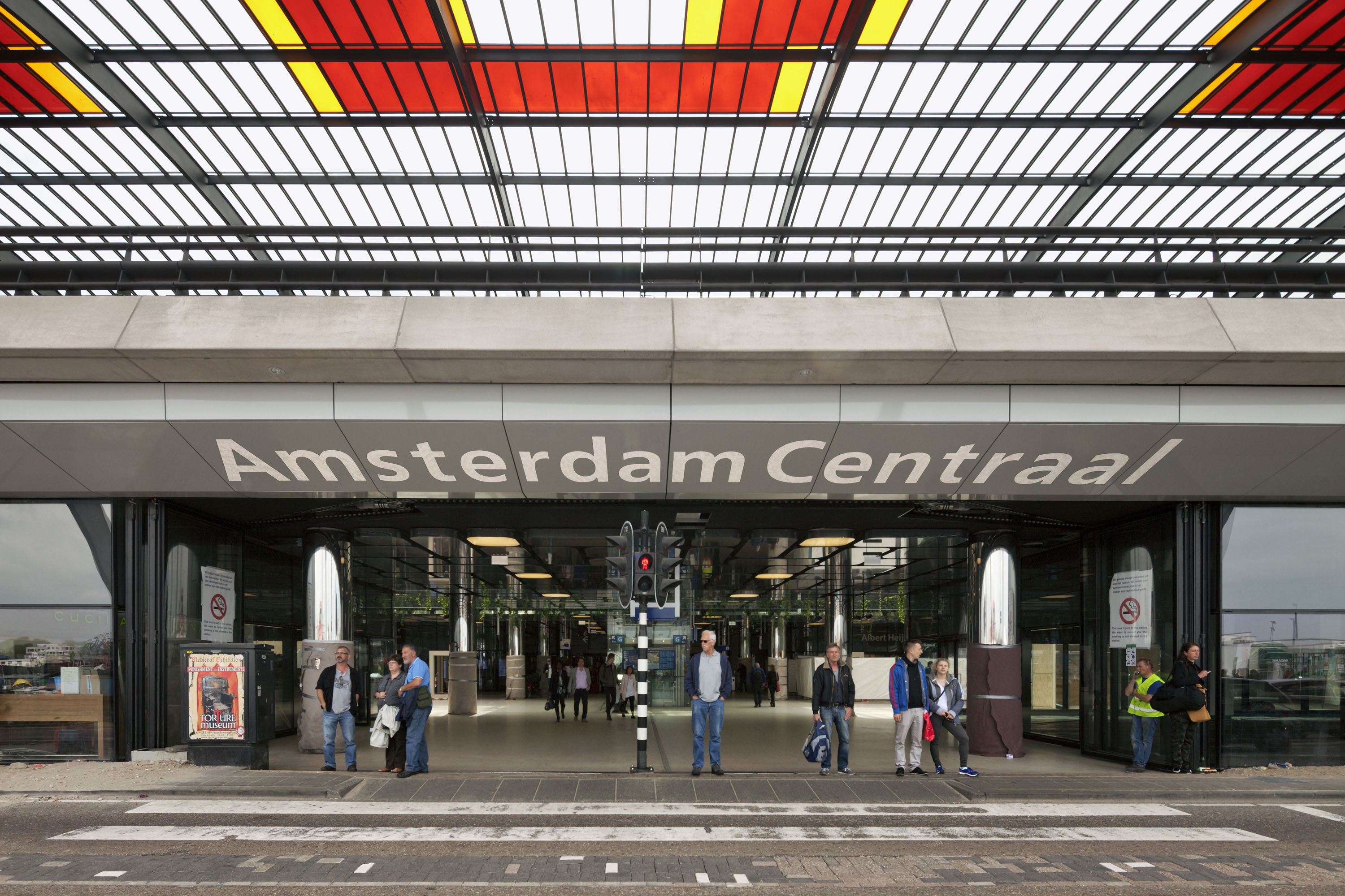 Eerste deel IJ-hal Amsterdam CS geopend - architectenweb.nl