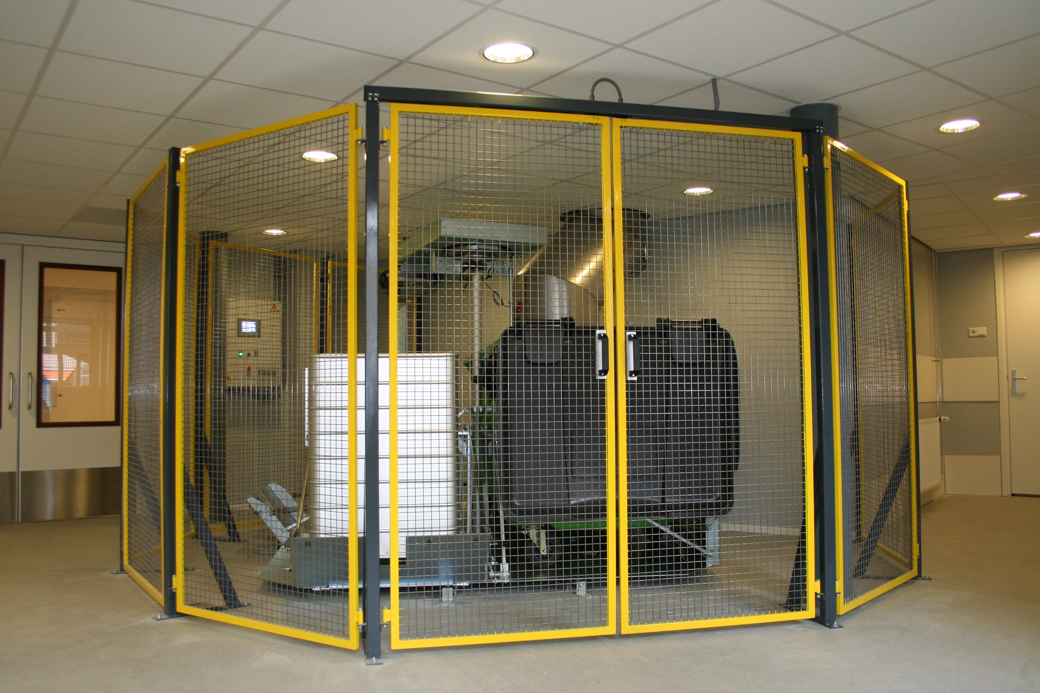 Stansz | Stansz Stortkoker | Afvalsystemen Container Carrousel ...