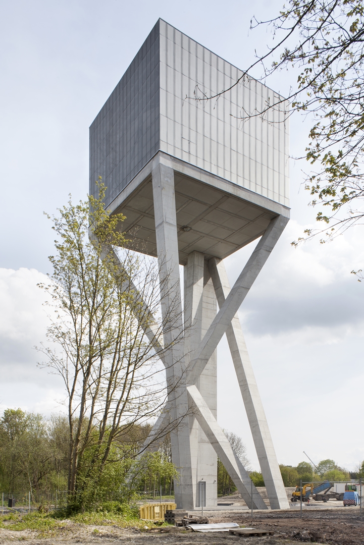 V+ ontwerpt watervat op betonnen schragen - architectenweb.nl