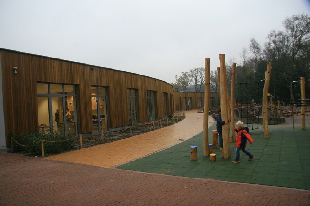 Foreco Houtproducten | Golvende, frisse school Het Kloppend Hart van ...