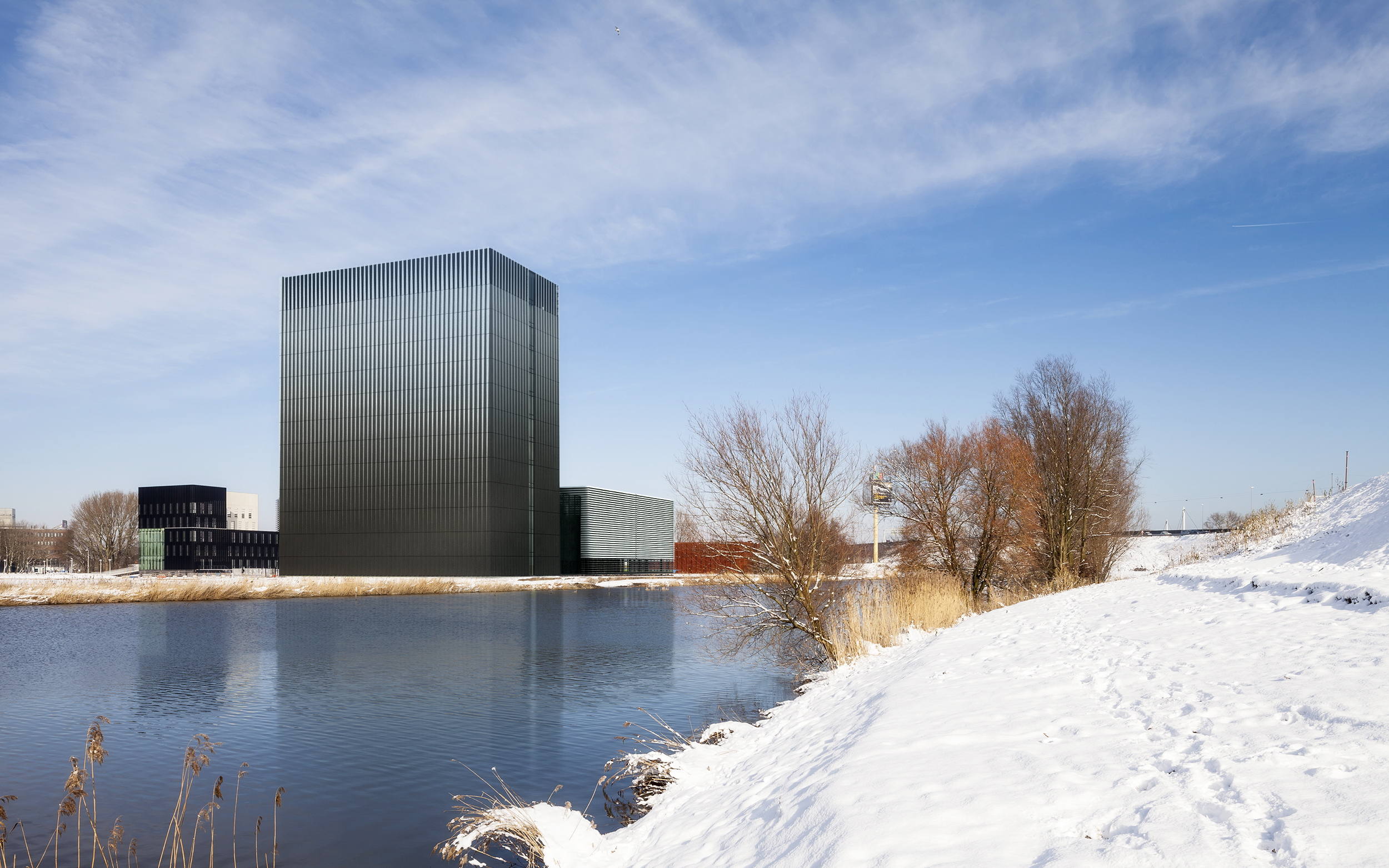 Zeventig meter hoog datacentrum voor A'dam Science Park - architectenweb.nl