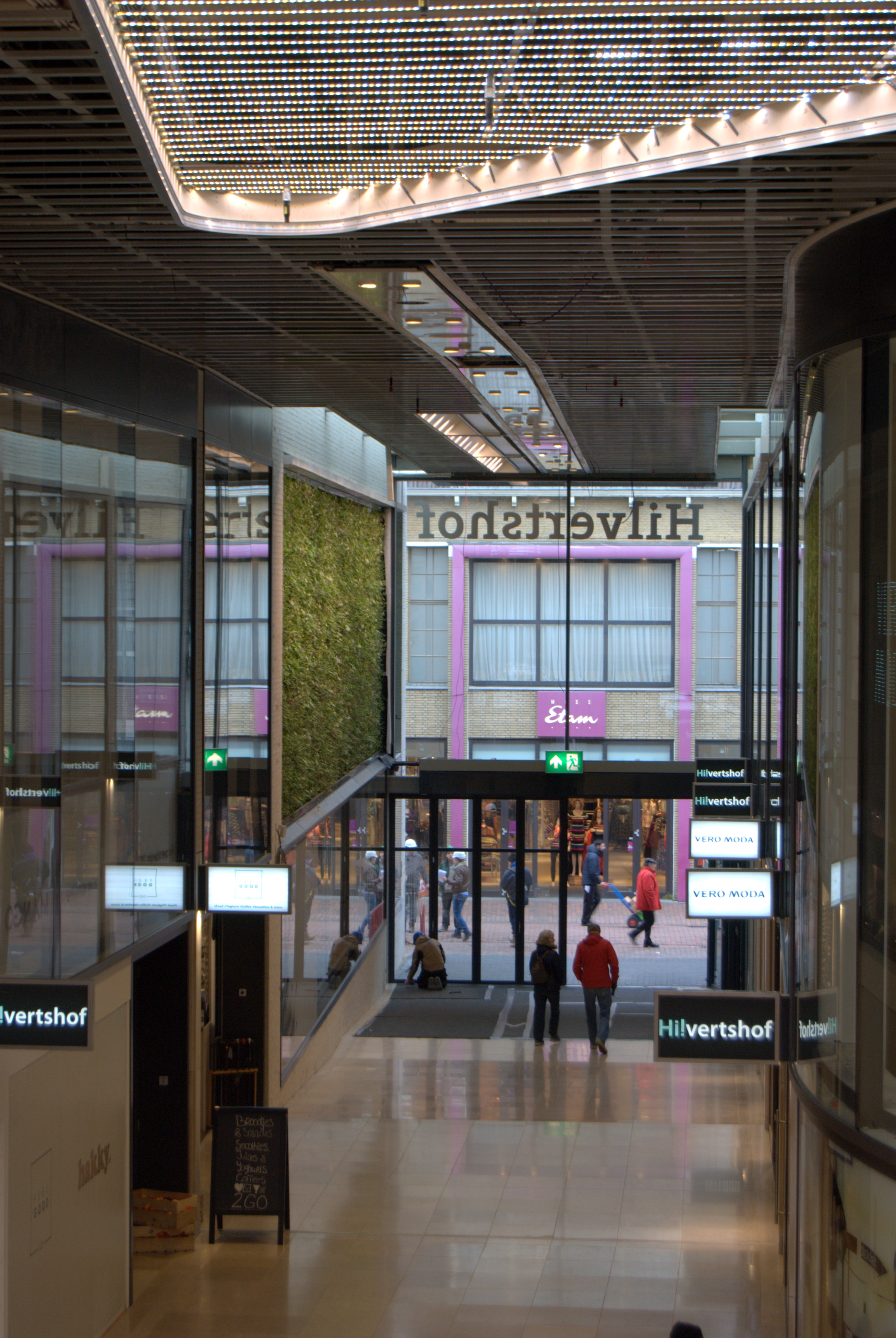 Sempergreen | Metamorfose Hilvertshof met groene gevel - architectenweb.nl