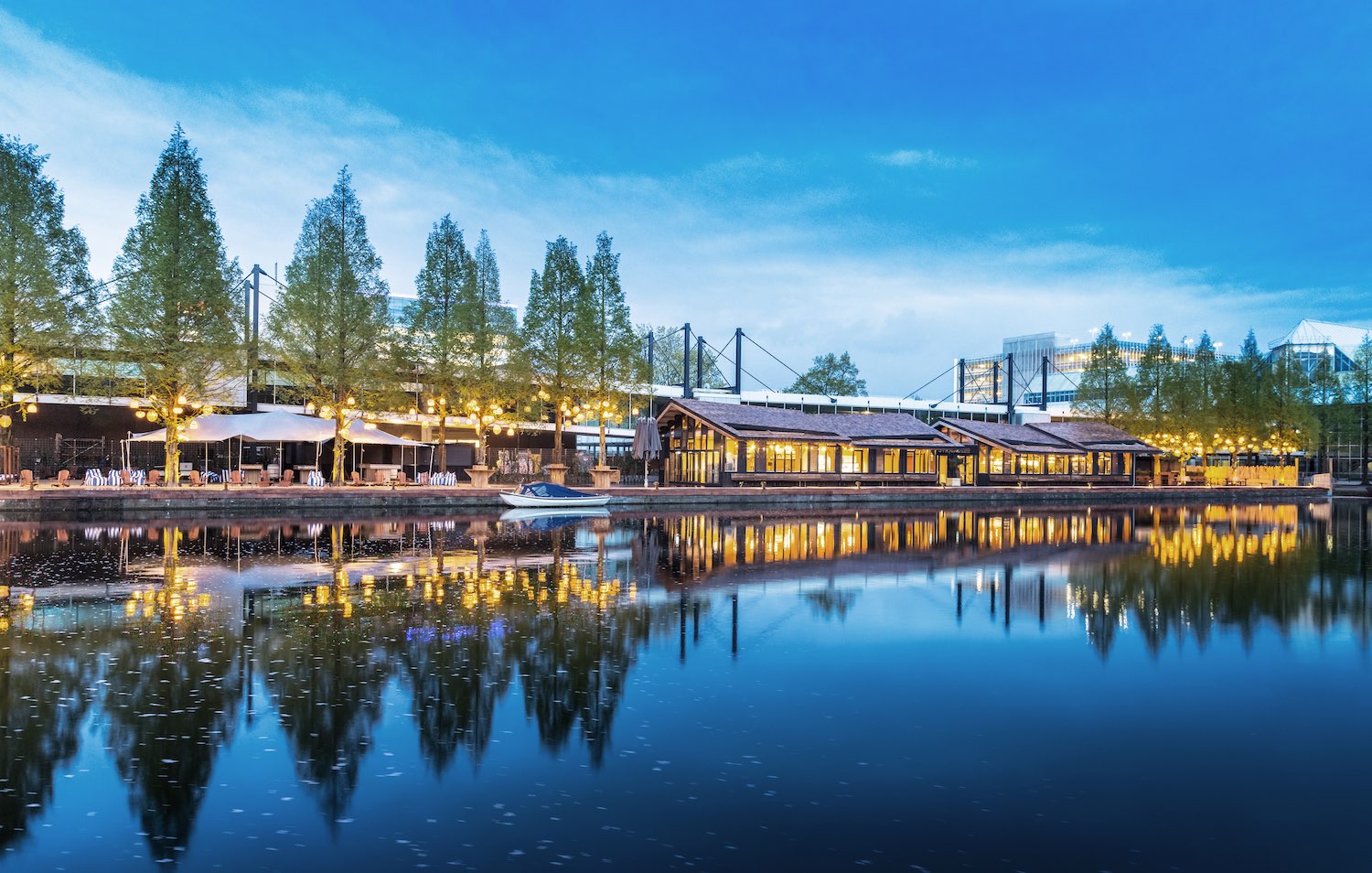 Vernieuwd Strandzuid achter de RAI geopend - architectenweb.nl