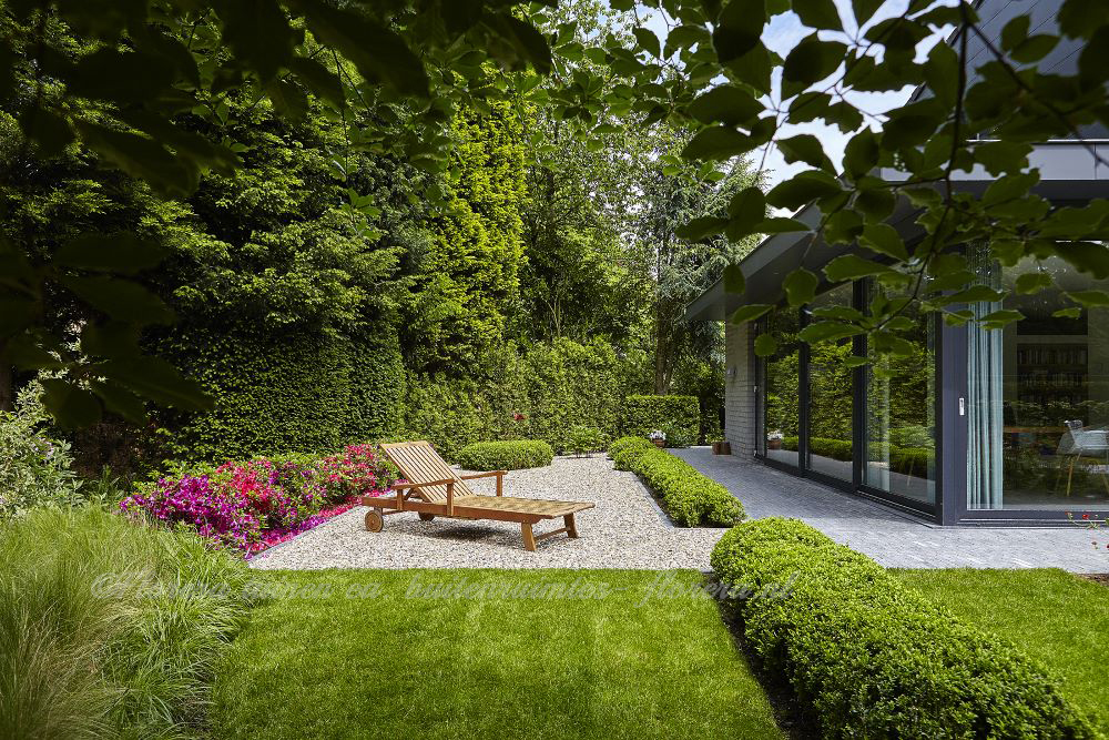 Florera, tuinen ea. buitenruimtes | grote tuin rondom villa met ...