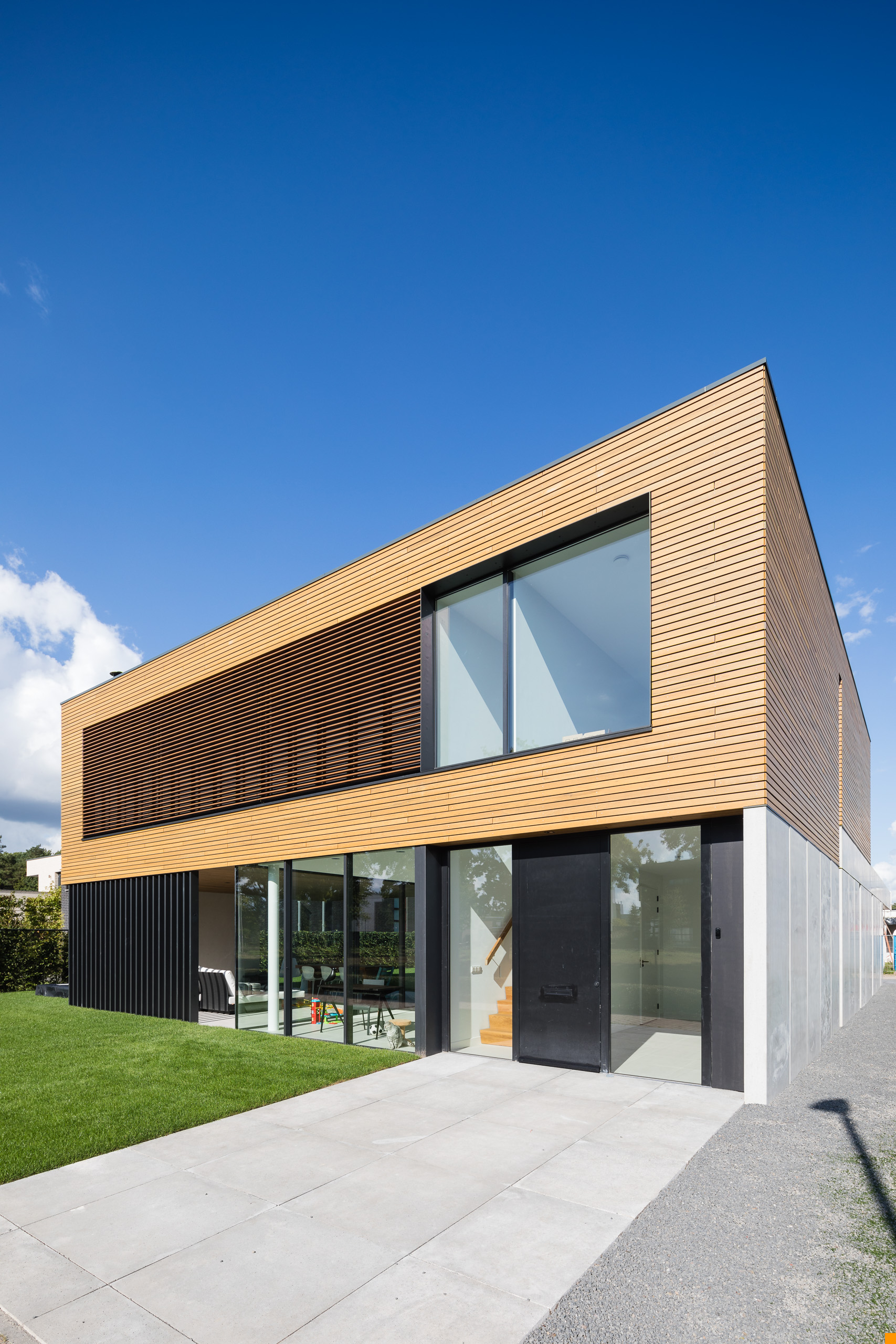 Woonhuis met sterke relatie tussen binnen en buiten - architectenweb.nl