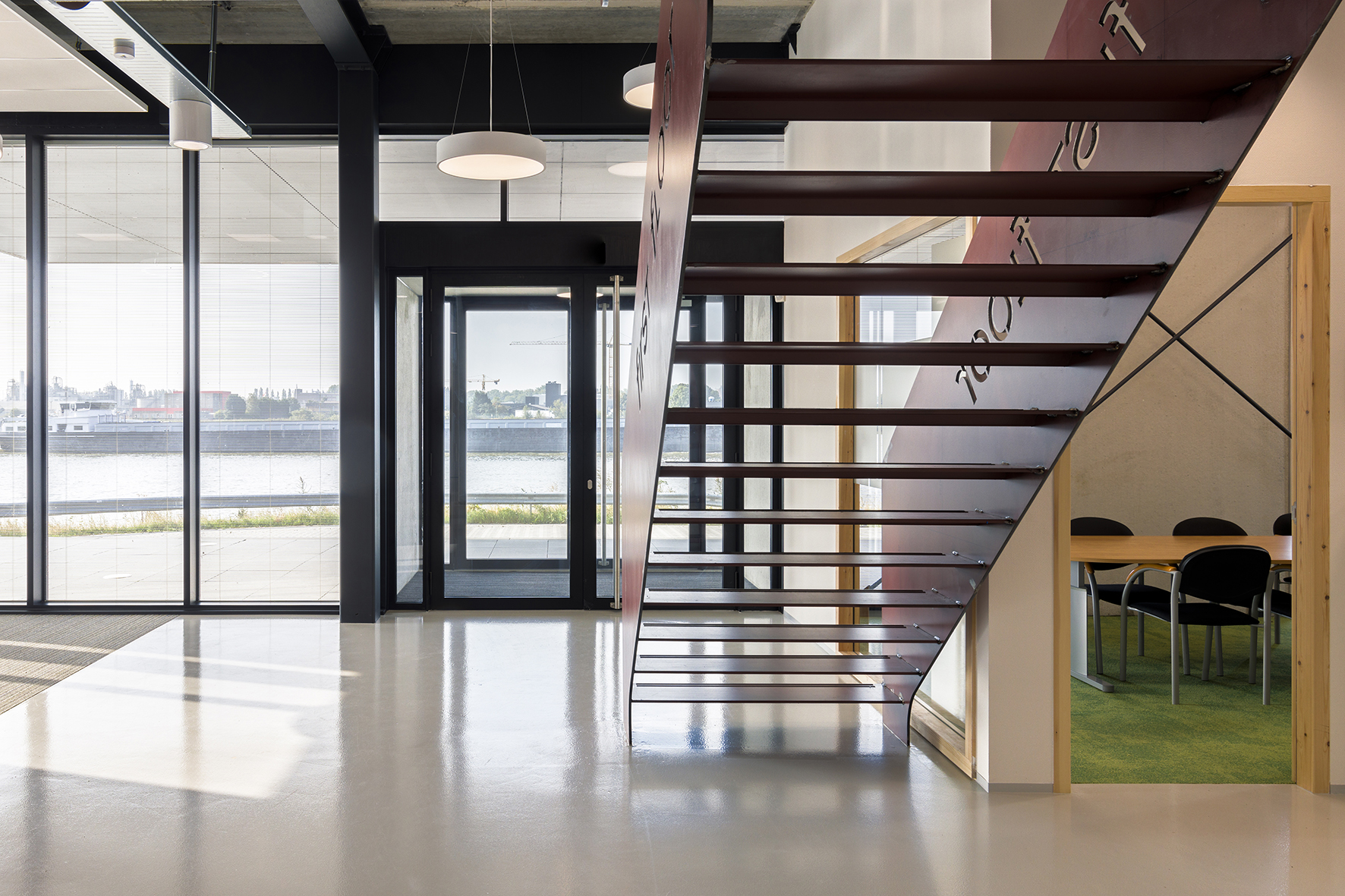 Compact en robuust kantoor voor Scheepswerf Slob - architectenweb.nl