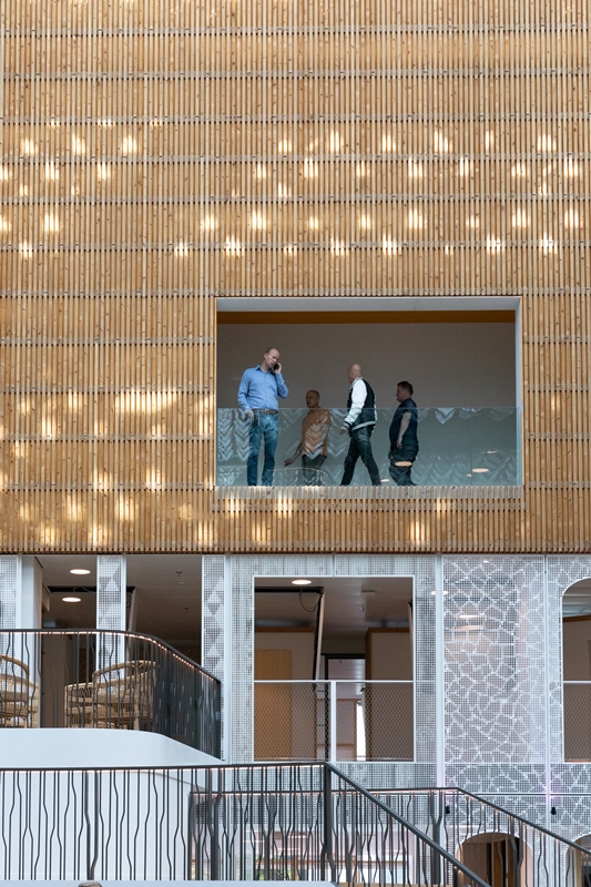 Werken rond een geabstraheerd mediterraans plein - architectenweb.nl