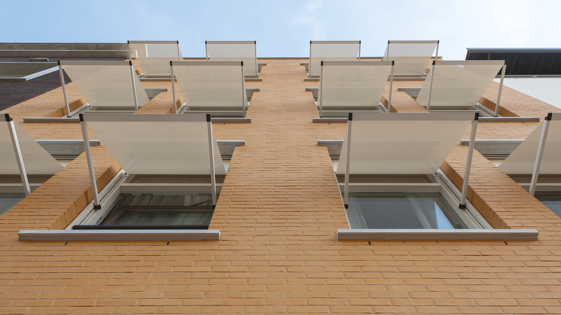 DUCO Ventilation & Sun Control | DucoScreen Front 150 CAP - architectenweb.nl