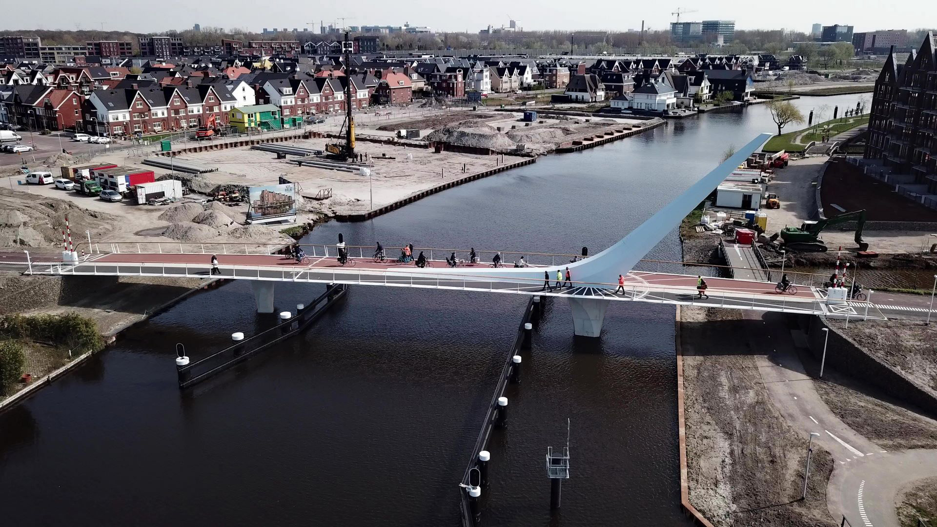 Draaibrug met pyloon als contragewicht - architectenweb.nl