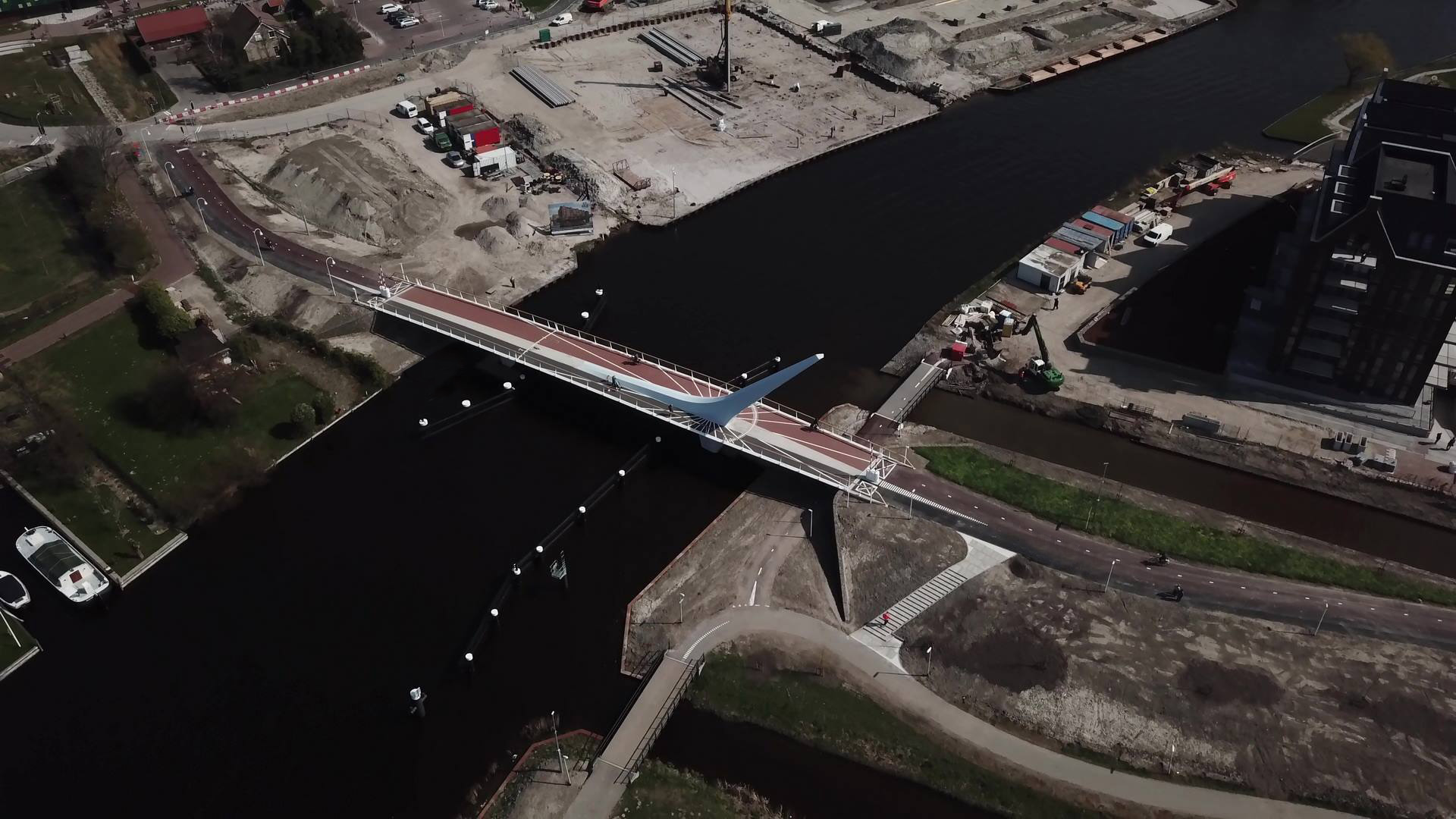 Draaibrug met pyloon als contragewicht - architectenweb.nl