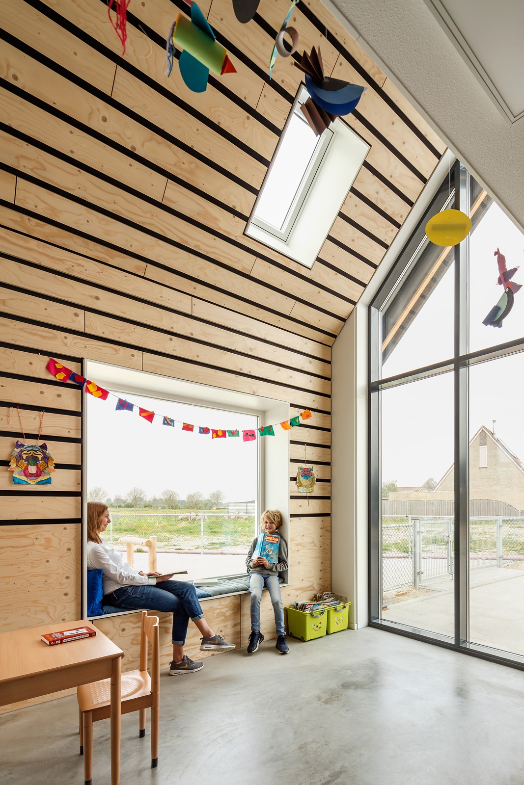 School annex dorpshuis ontworpen op de krimp - architectenweb.nl