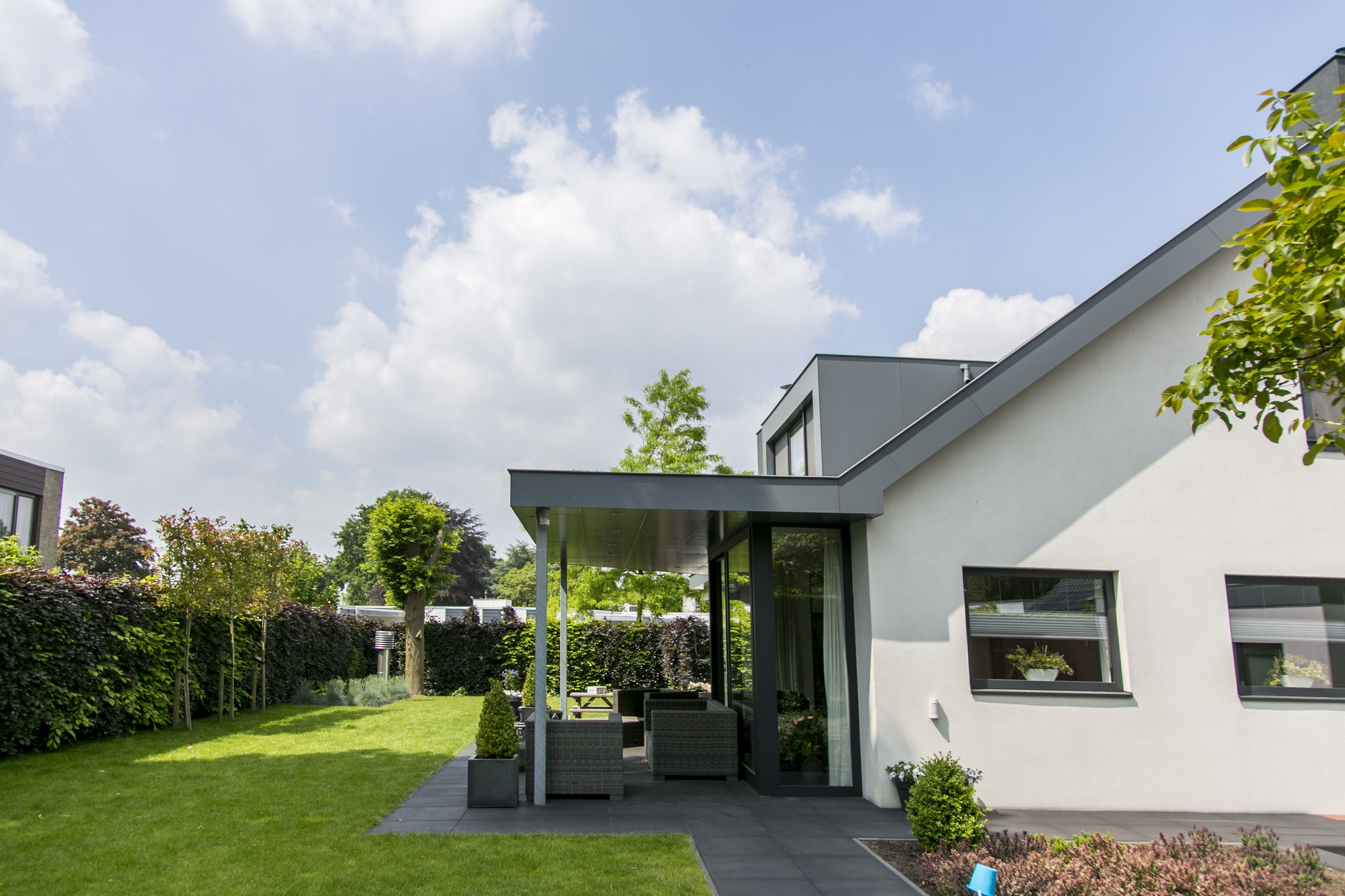 Rockpanel | Rockpanel Uni: steengoed plaatmateriaal voor rondom het dak ...