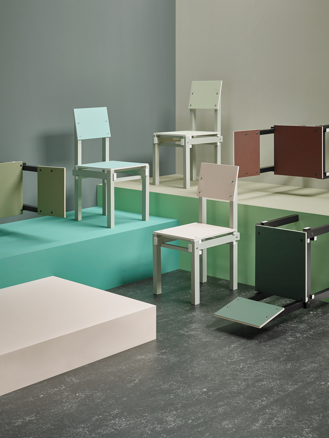 Military Chair van Rietveld met nieuwe look op DDW - architectenweb.nl