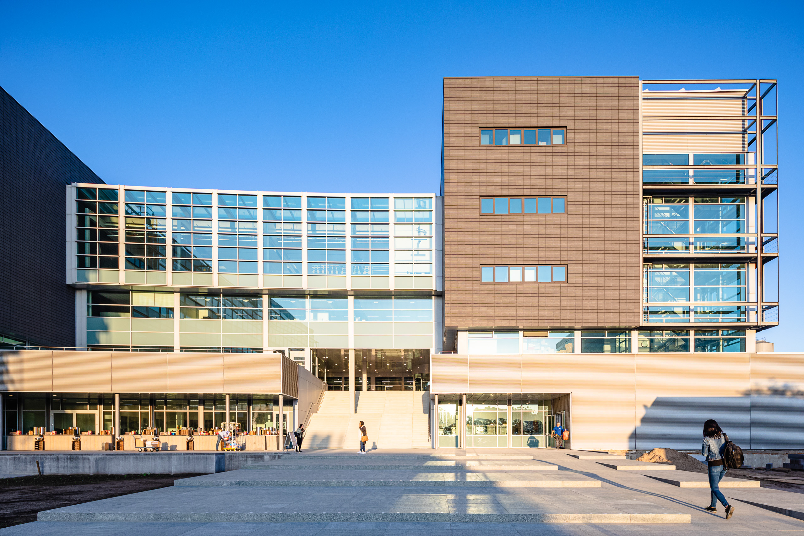Voormalig onderzoeksgebouw TU/e-campus open gemaakt voor Fontys ...