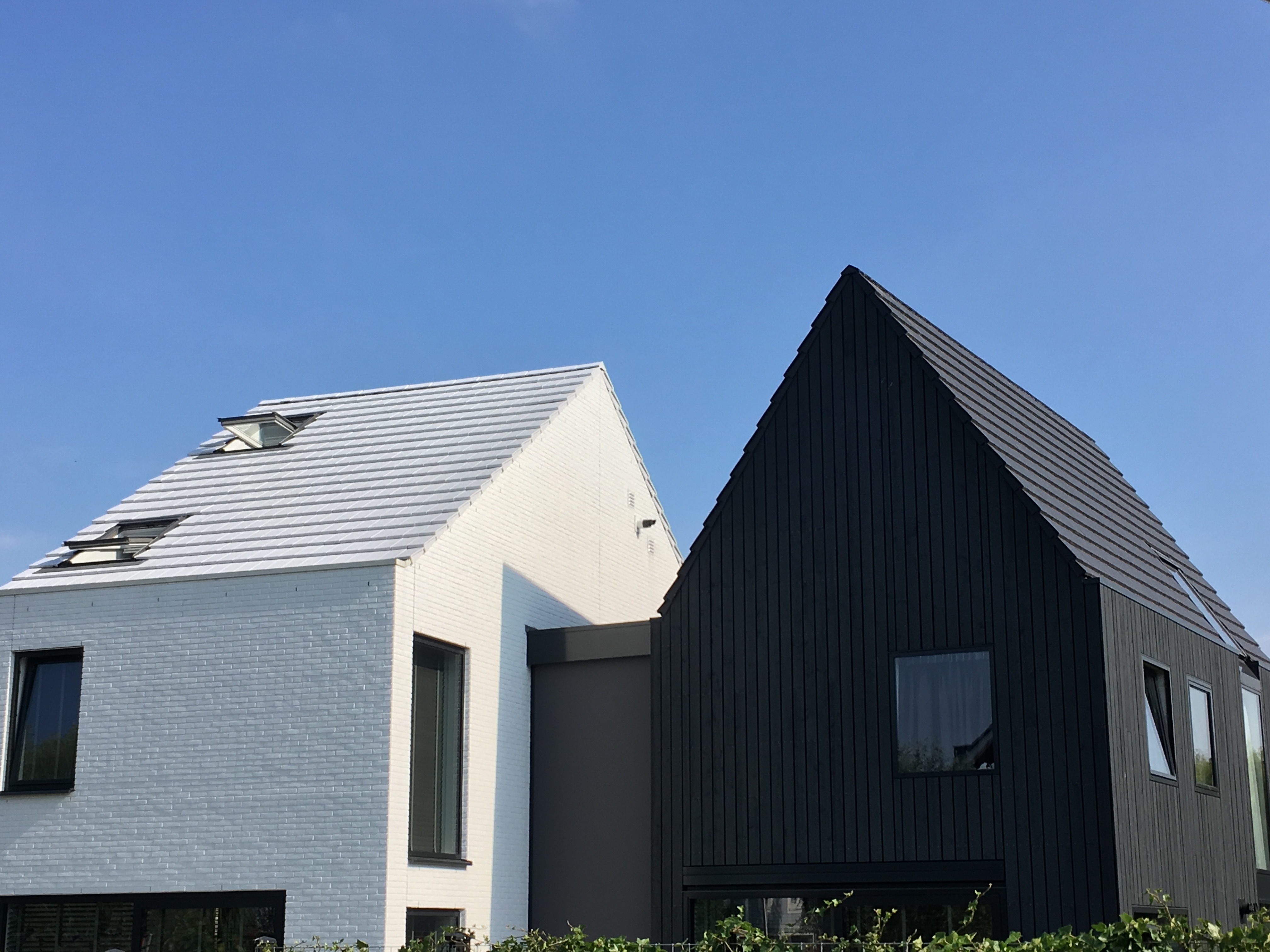 BH KERAMIEK BV | Building Ceramics | Witkleurige Keramische Dakpannen ...