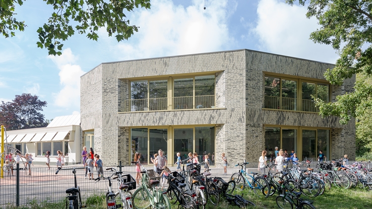 Tankstation met restaurant in luifel - architectenweb.nl