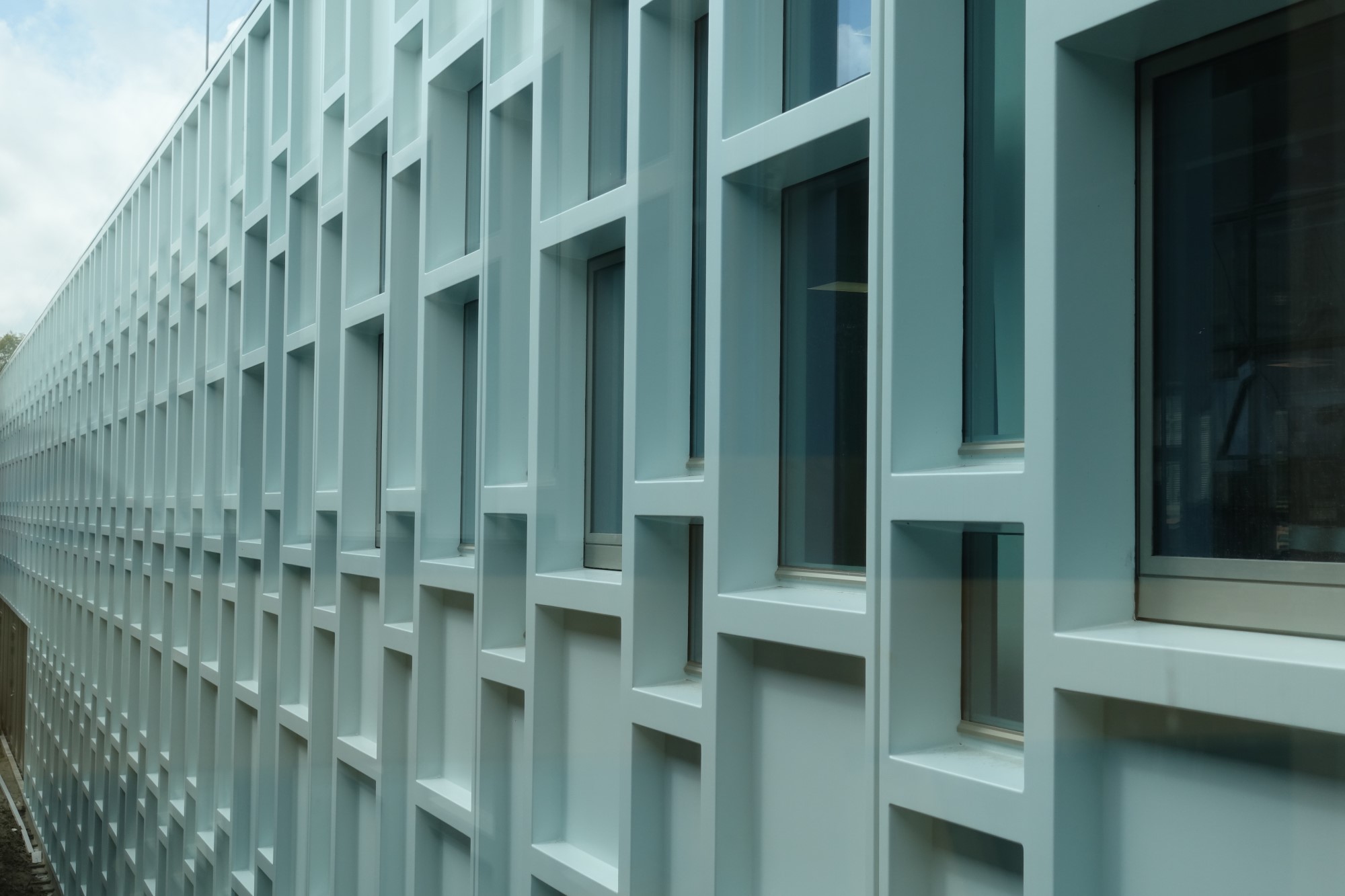Holland Composites BV | Aardbevingsbestendige gevel van composiet ...