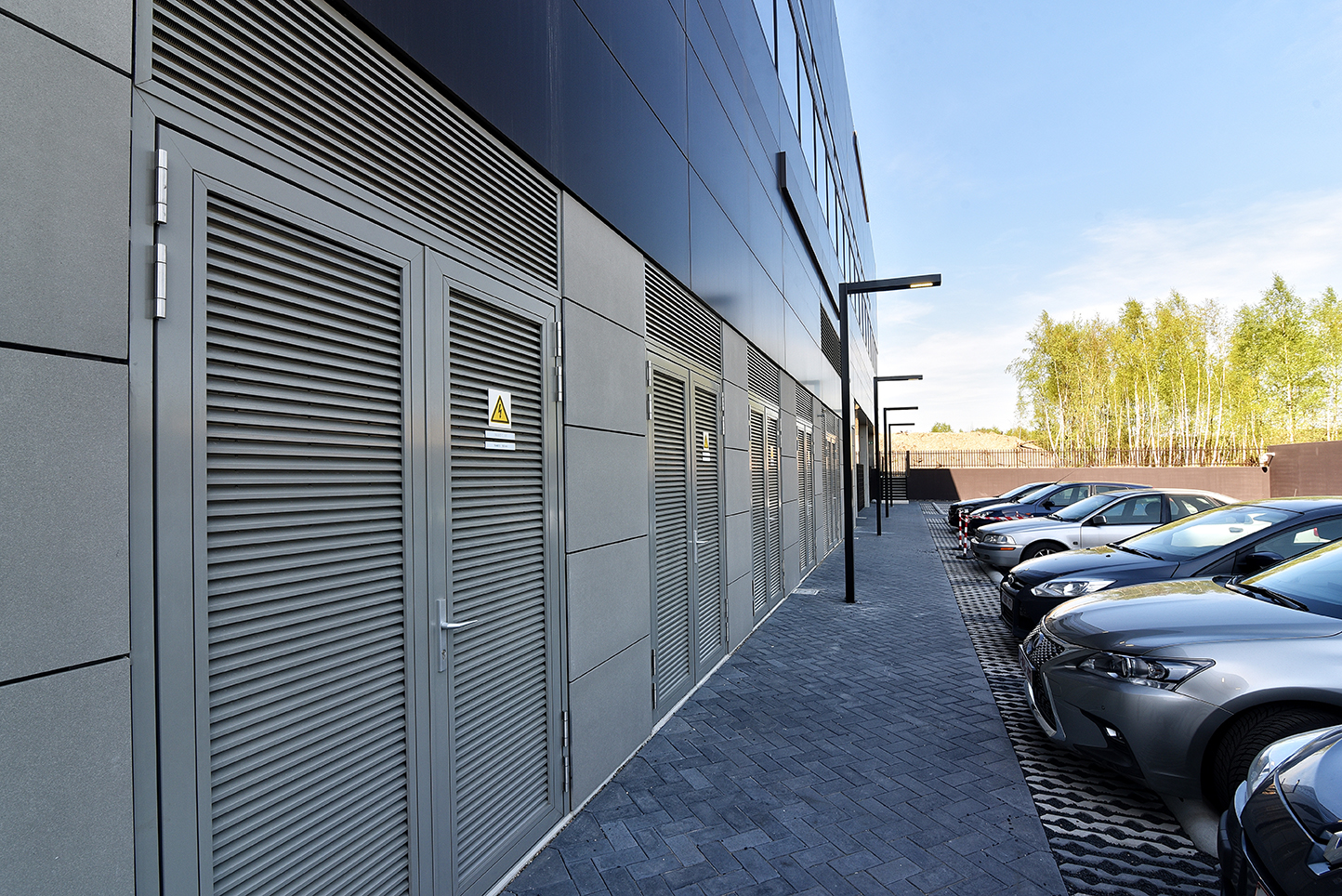 DUCO Ventilation & Sun Control | Vernieuwd gamma van lamellendeuren ...