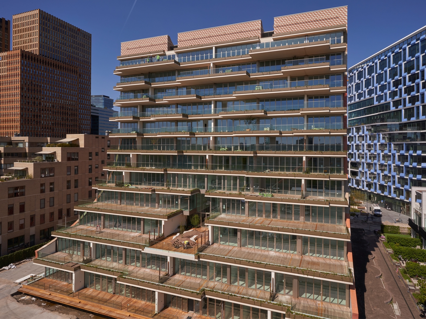 Kleurrijk metselwerk en ruime terrassen voor woongebouw The George ...
