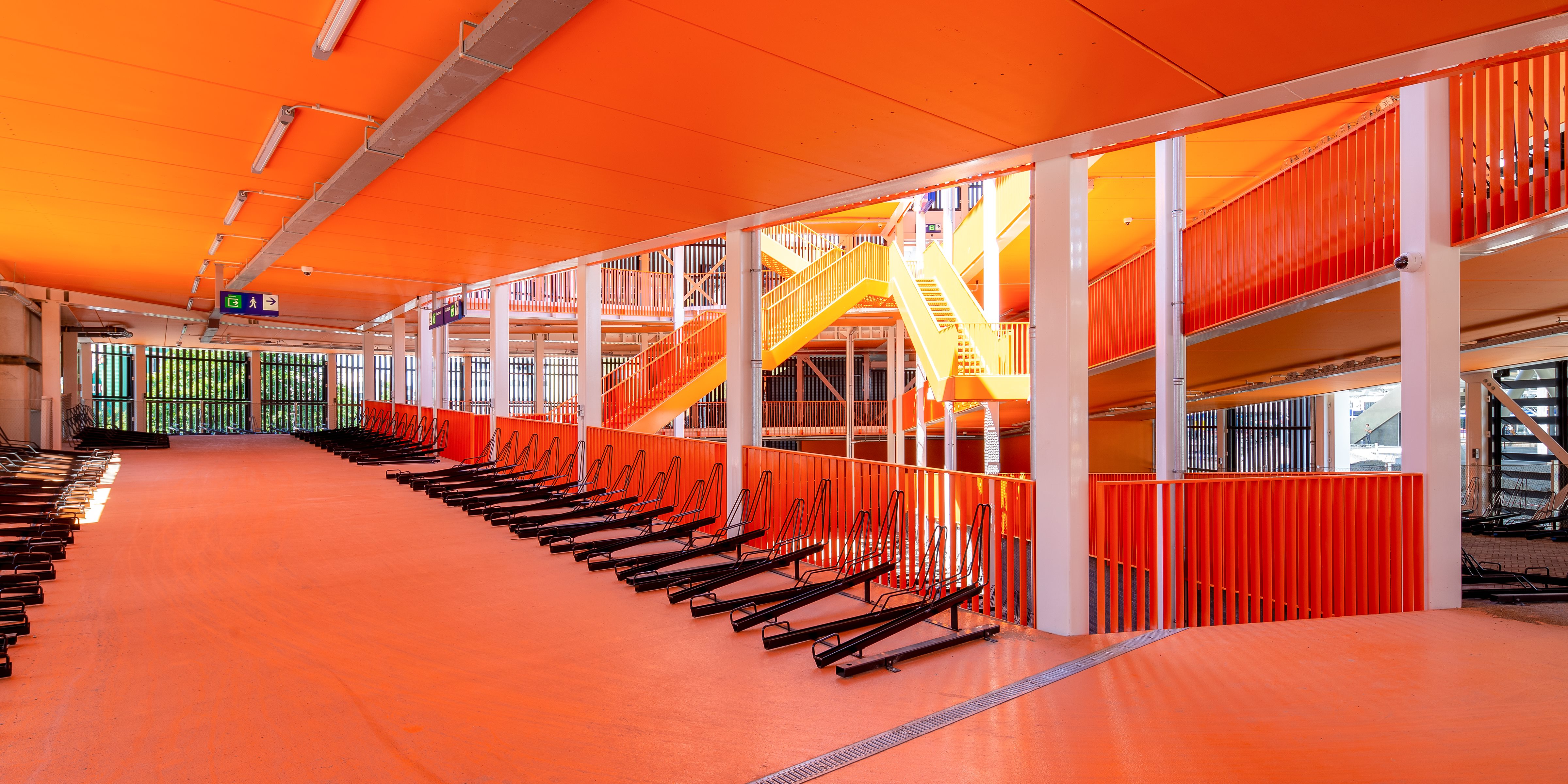Spooroverbouwing en fietsenstalling stationsgebied Zaandam officieel ...