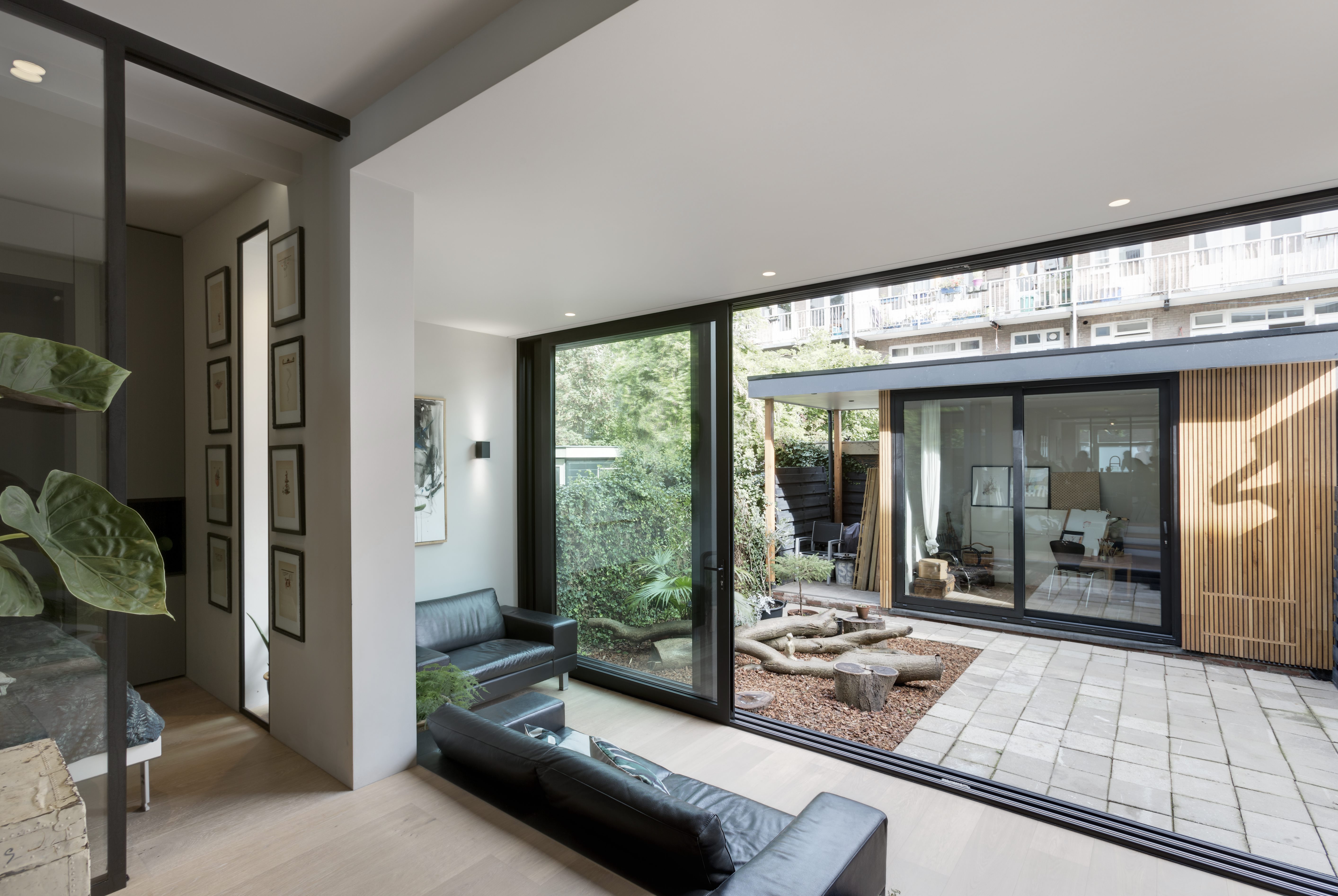 Een benedenwoning met lange zichtlijnen - architectenweb.nl