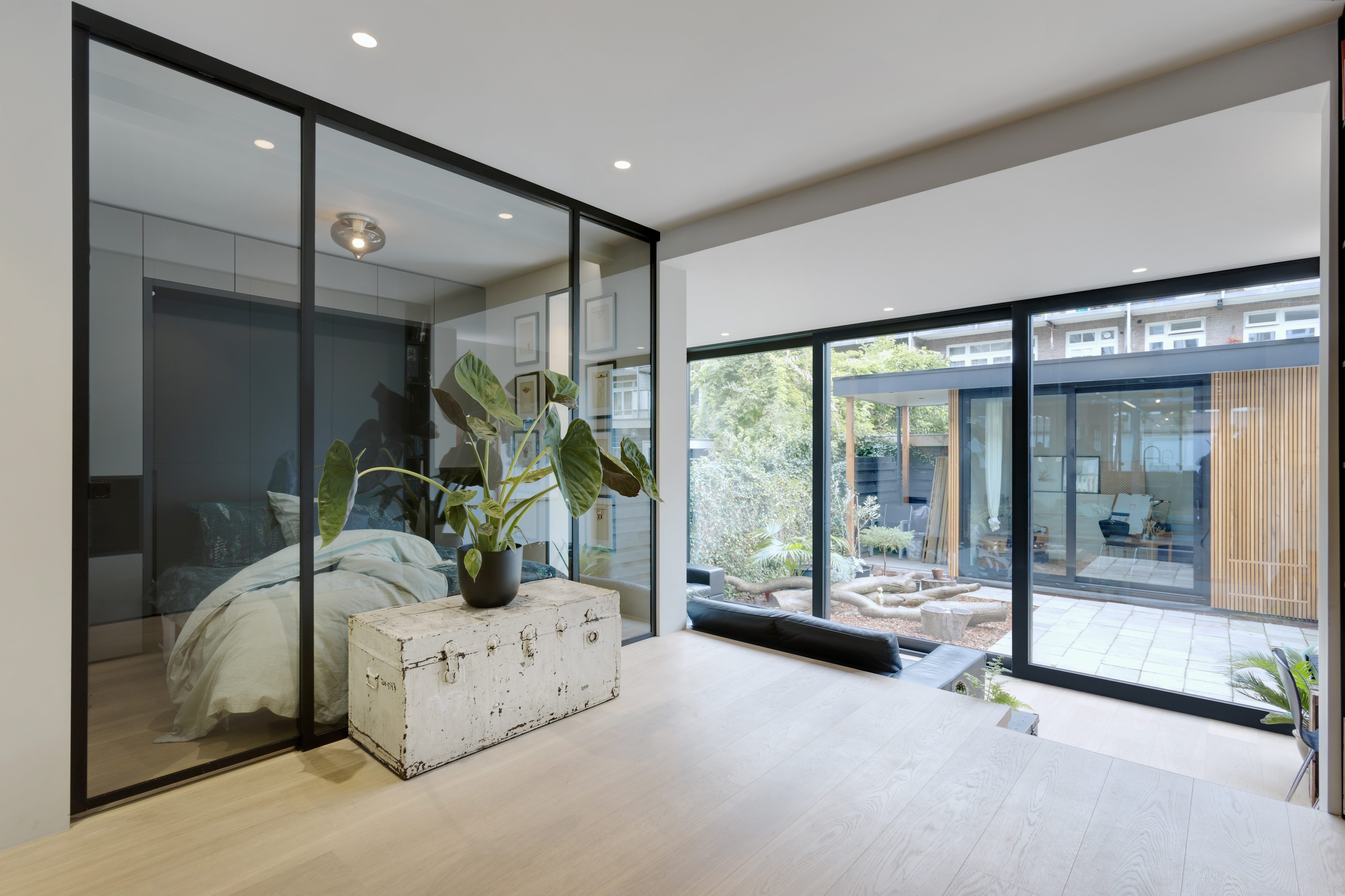 Een benedenwoning met lange zichtlijnen - architectenweb.nl