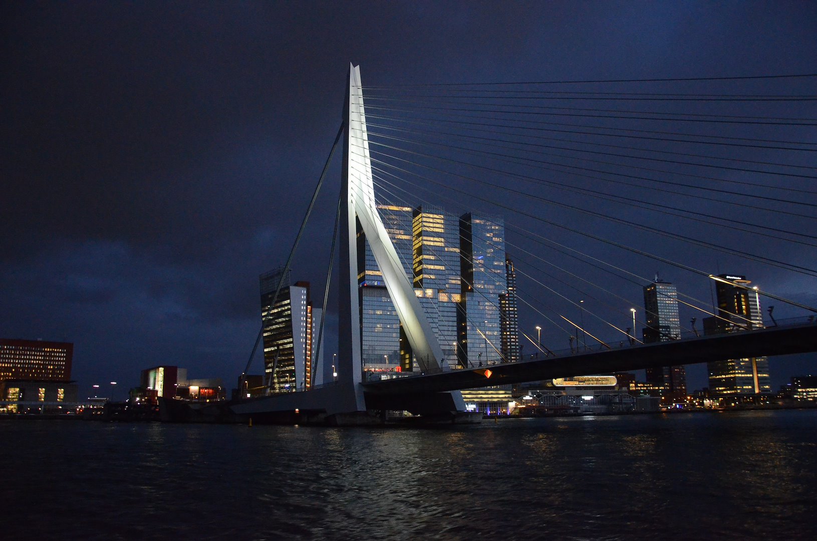 Erasmusbrug gehackt: iedereen kon kleur van de brug aanpassen ...