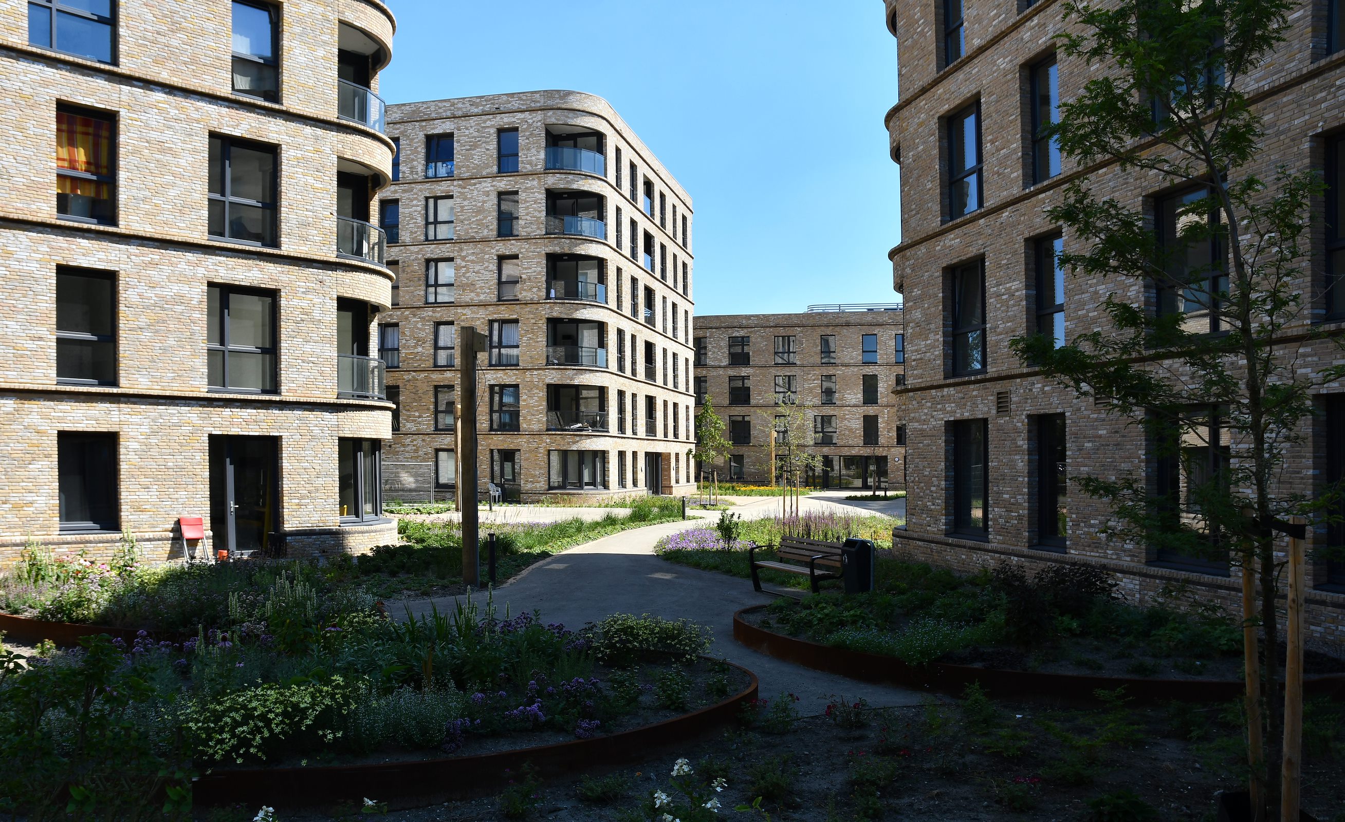 Ensemble met sociale huisvesting en zorgwoningen voor Moerwijk ...