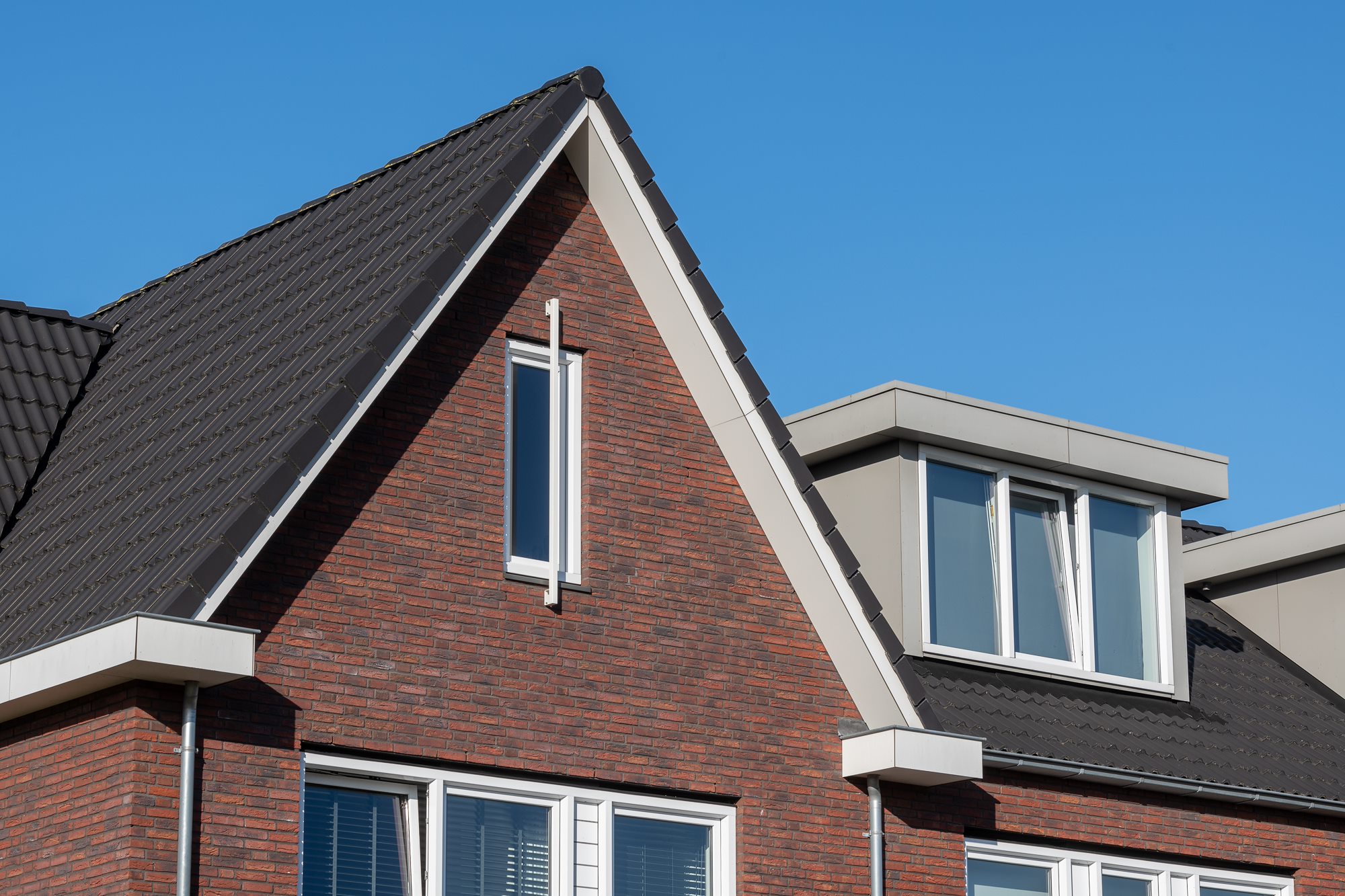 Rockpanel | Rockpanel Uni: steengoed plaatmateriaal voor rondom het dak ...