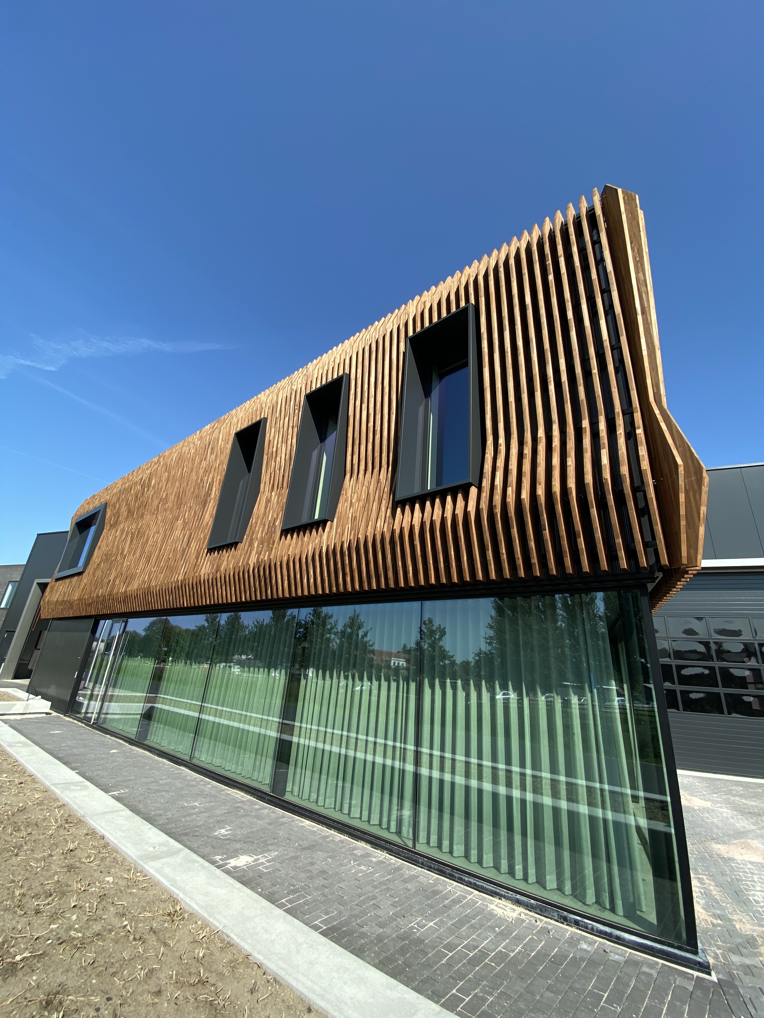 Foreco Houtproducten | Unieke WaxedWood Gold Gevel in Wekerom ...