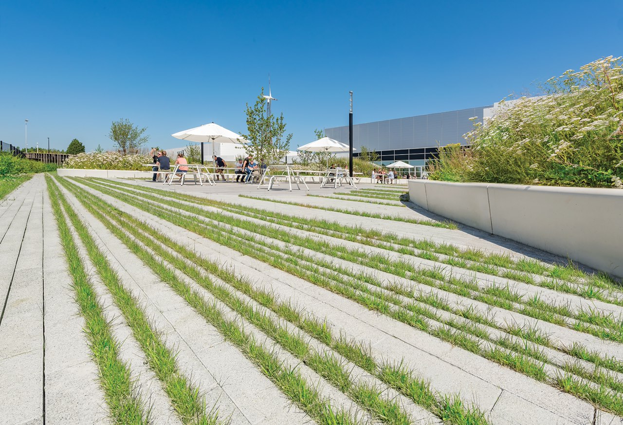 Struyk Verwo Infra | Hydro Lineo XL groenbestrating - architectenweb.nl