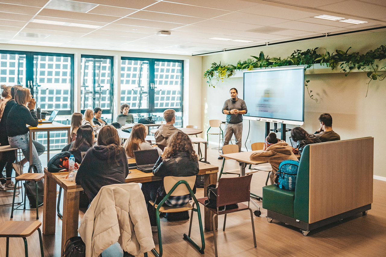 'Groene' nieuwbouw Aeres Hogeschool Almere in gebruik genomen ...