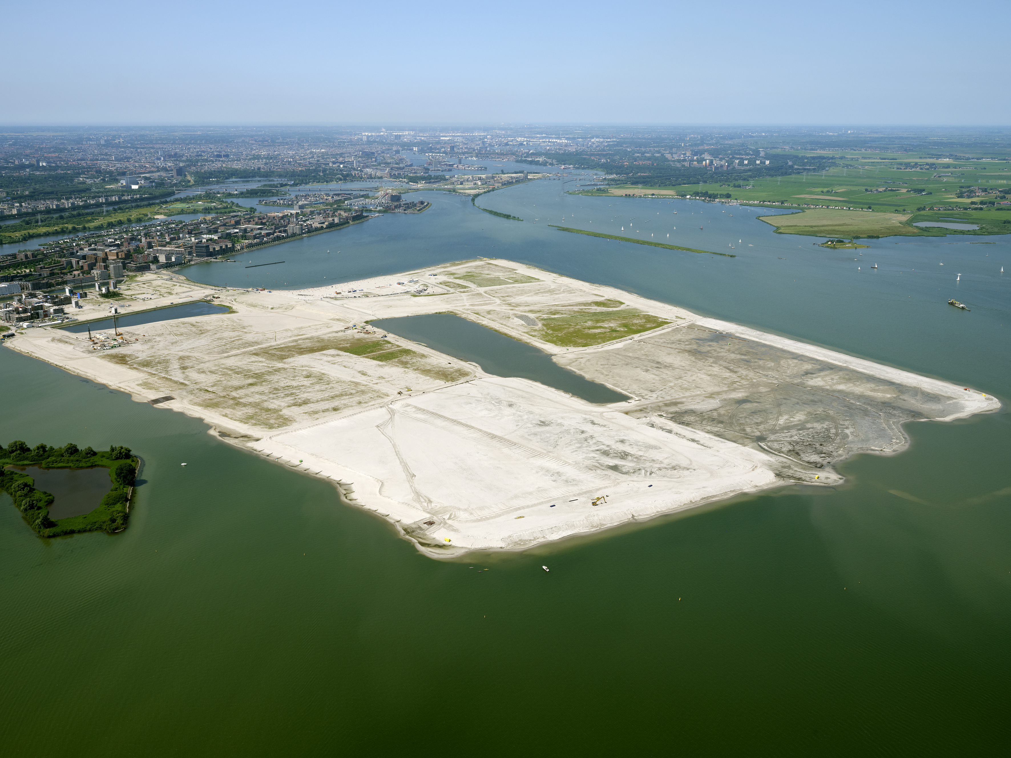 Amsterdam start eerste tender voor Strandeiland IJburg - architectenweb.nl