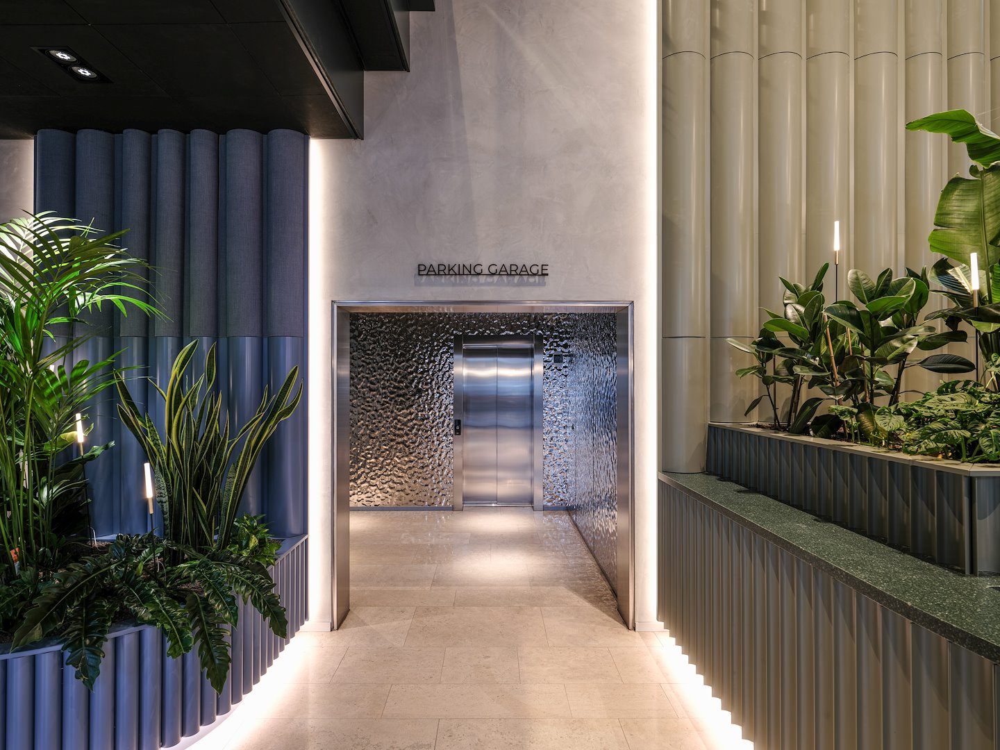 Lobby en eerste verdieping World Port Centre Rotterdam gerenoveerd door ...