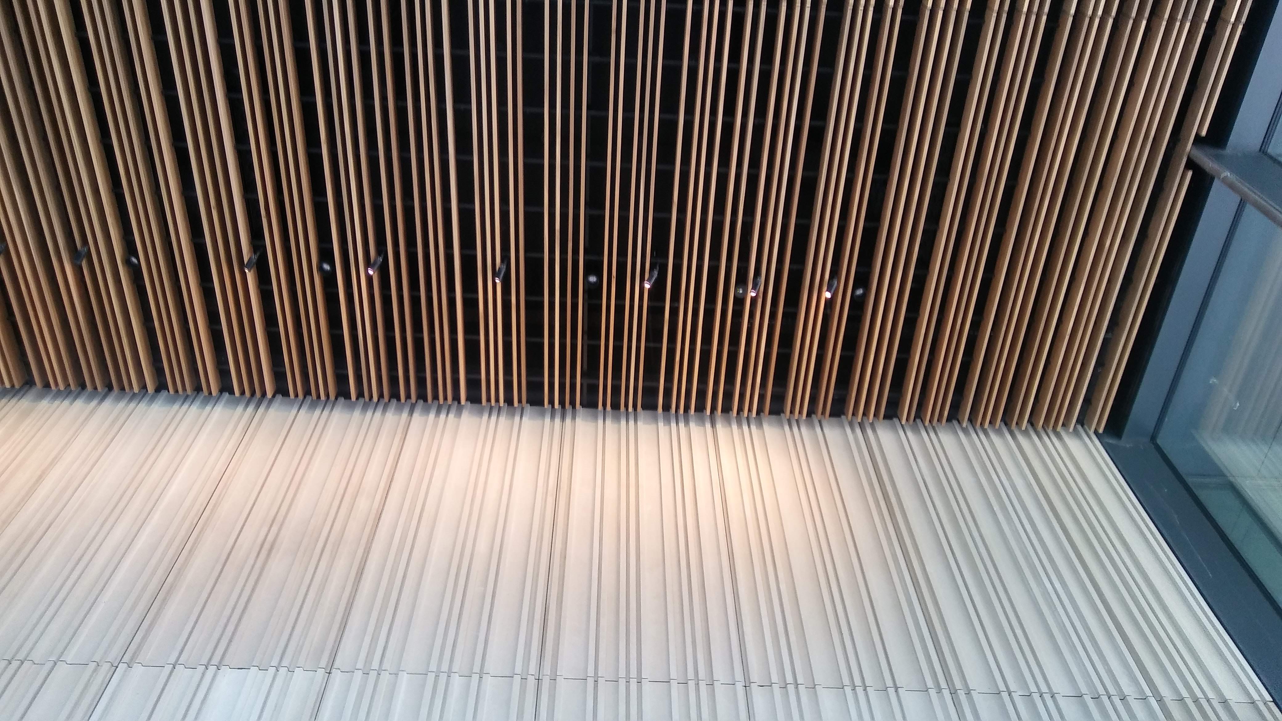 Hunter Douglas Architectural | Houten plafondsysteem Grill Exclusive ...