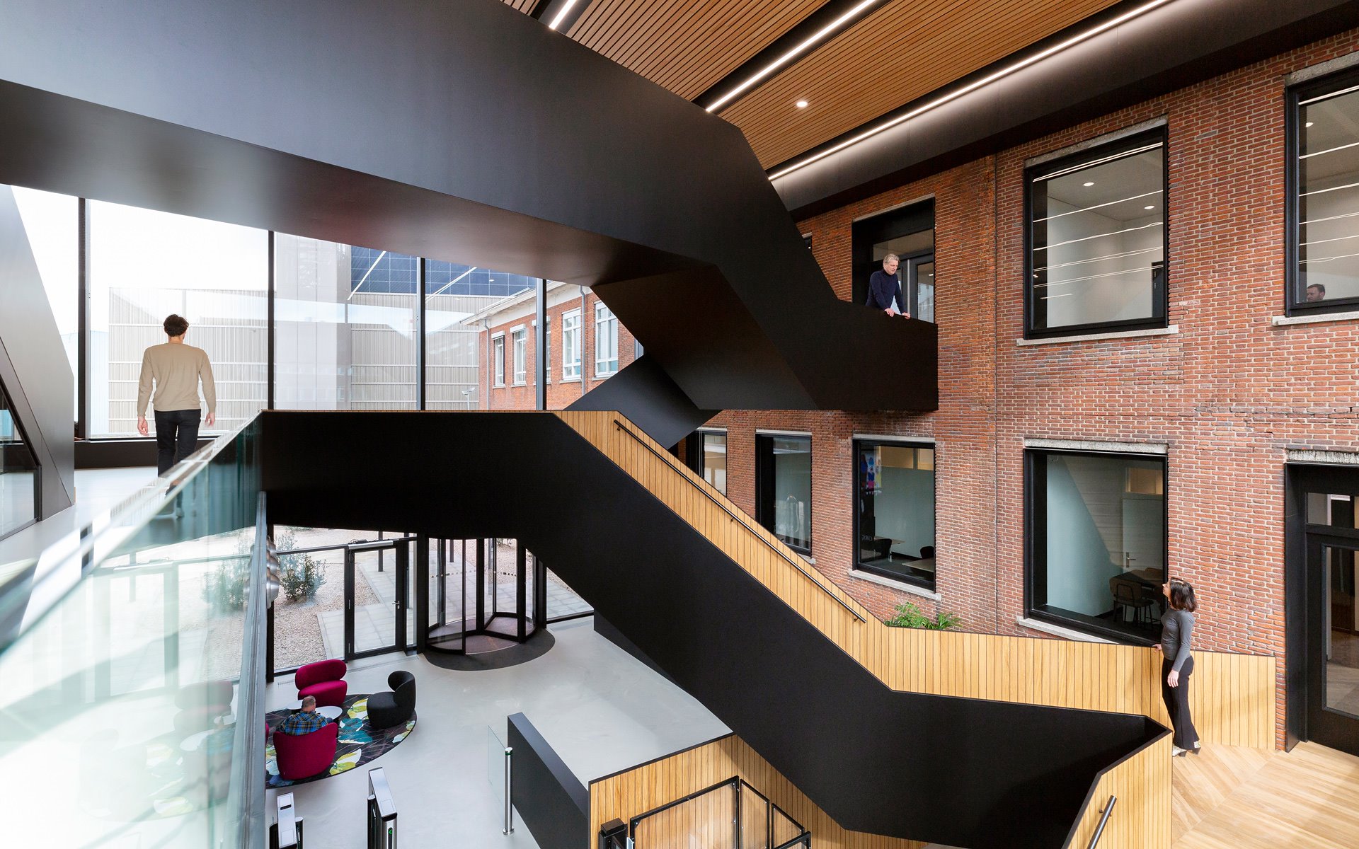 Nieuw volume met entree en atrium verbindt gebouwen Organon Oss - architectenweb.nl