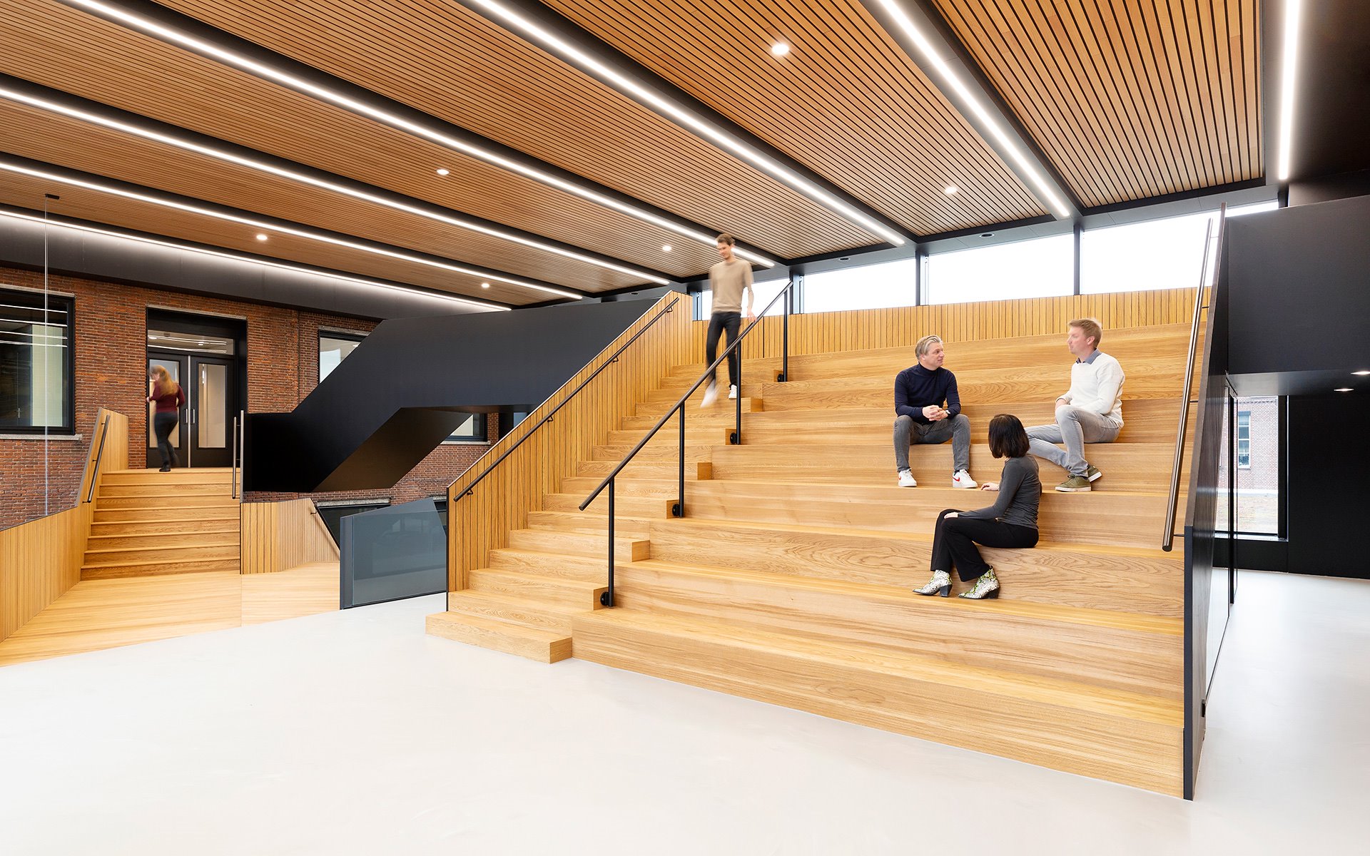 Nieuw volume met entree en atrium verbindt gebouwen Organon Oss - architectenweb.nl