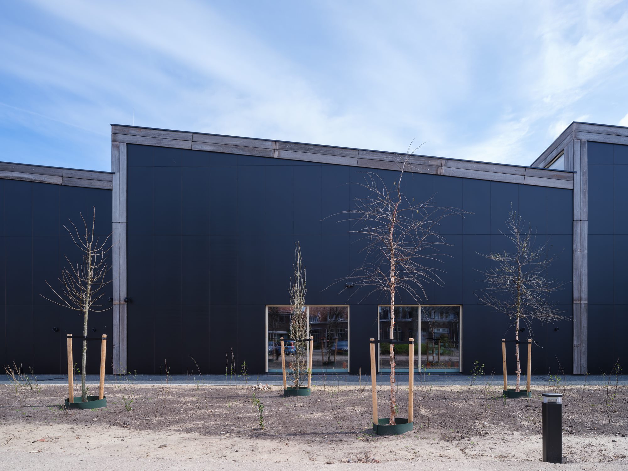 Bedrijfsgebouw van Paul de Ruiter met herbruikbare en hergebruikte ...