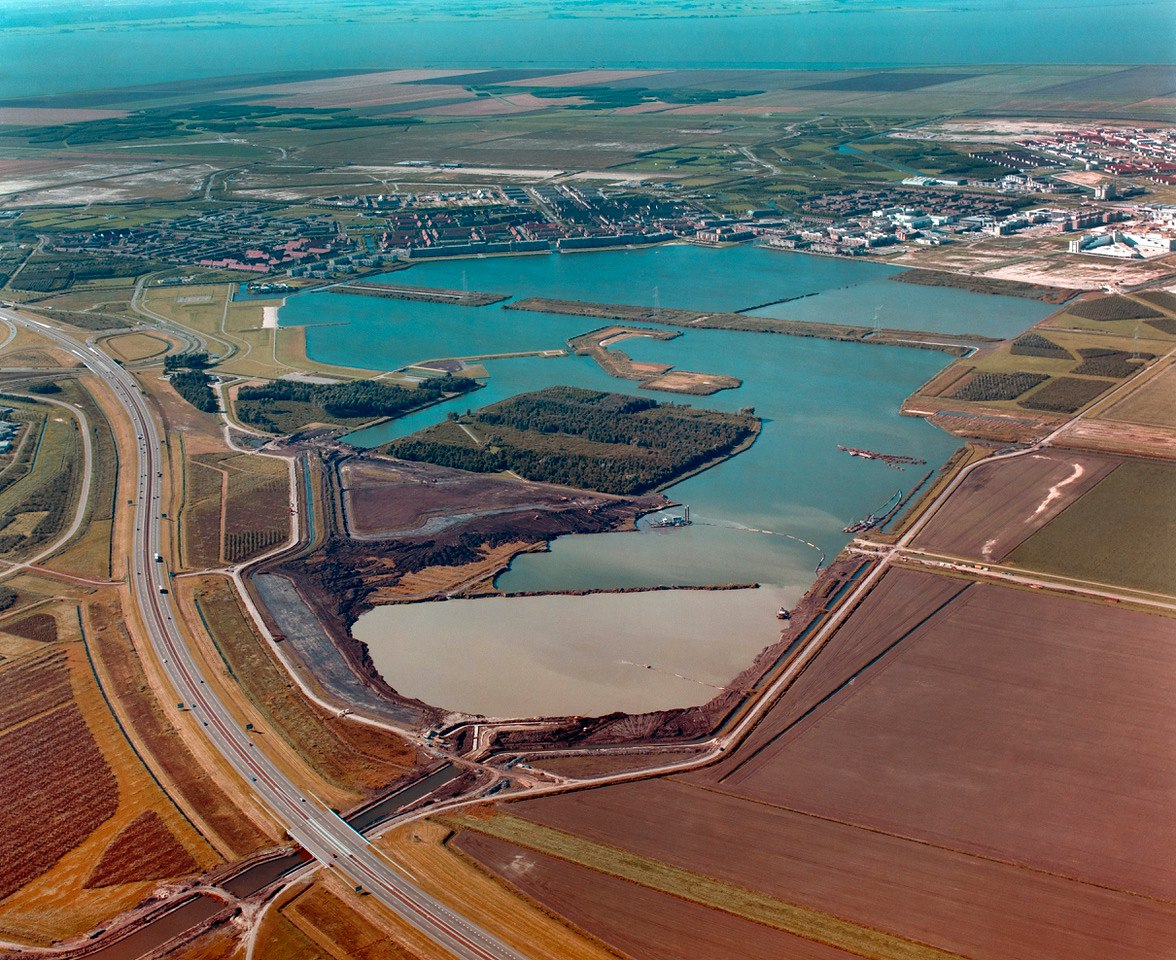 Boek toont fascinerend beeld van ontwikkeling Almere - architectenweb.nl