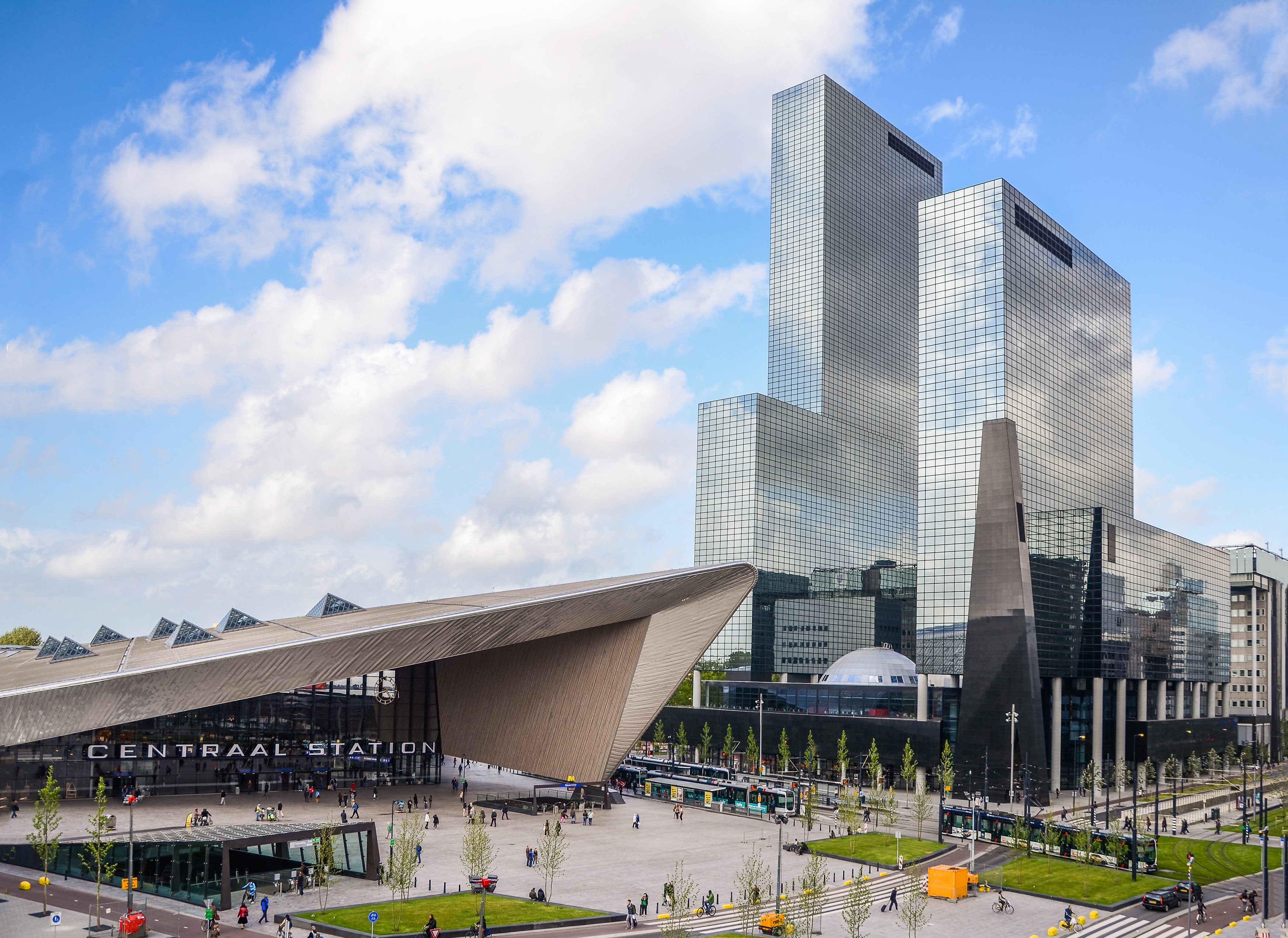 Luchtbrug tussen torens Delftse Poort voor nieuwe huurder Shell ...