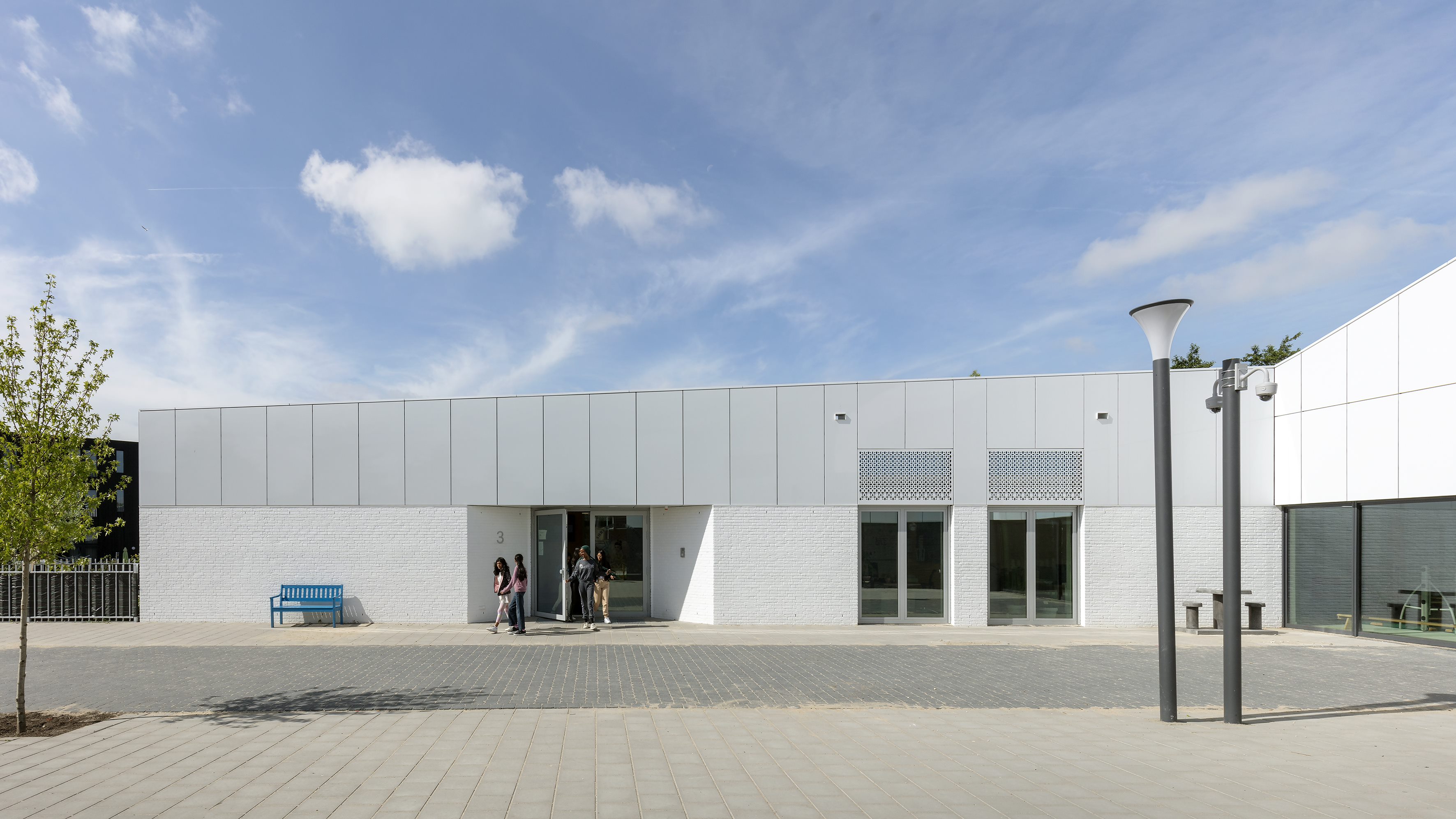 Atelier PRO ontwierp gezamenlijk gebouw voor twee scholen op bijzondere ...