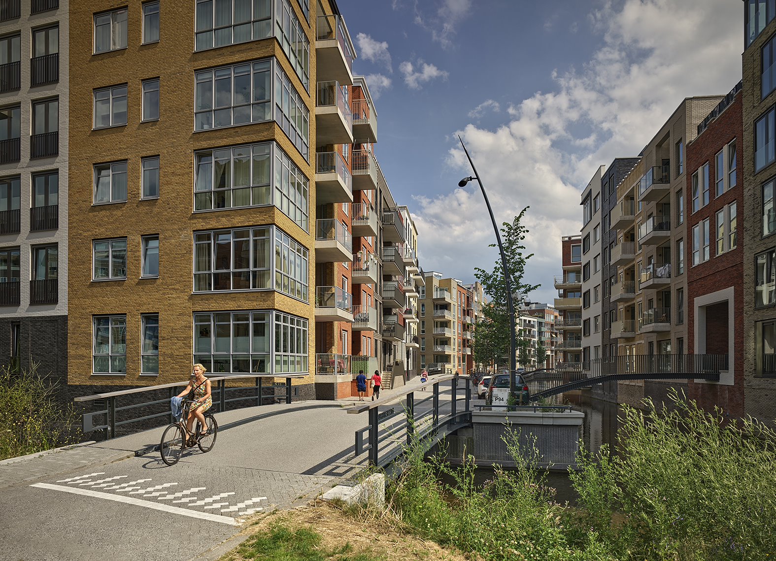 Zes gesloten bouwblokken naar ontwerp van Rijnboutt als sluitstuk van ...