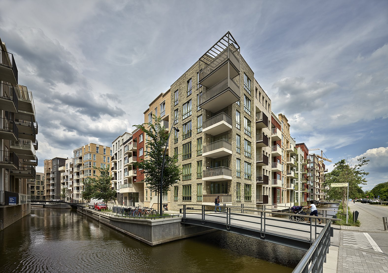 Zes gesloten bouwblokken naar ontwerp van Rijnboutt als sluitstuk van ...