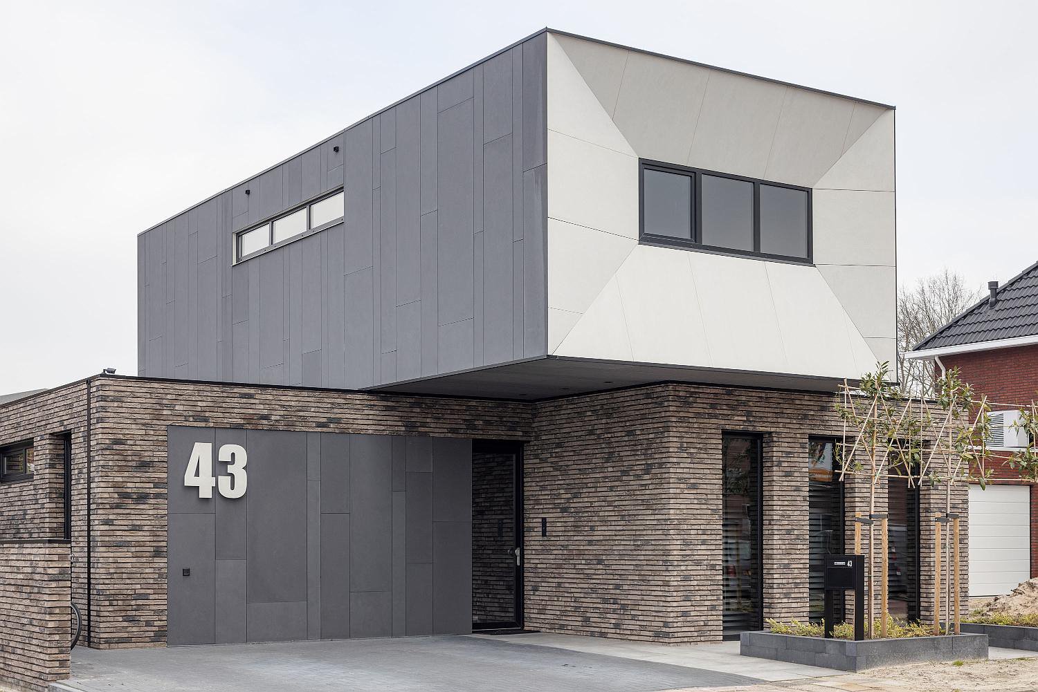 EQUITONE gevelpanelen | Kubistische woning in Hoogeveen - architectenweb.nl