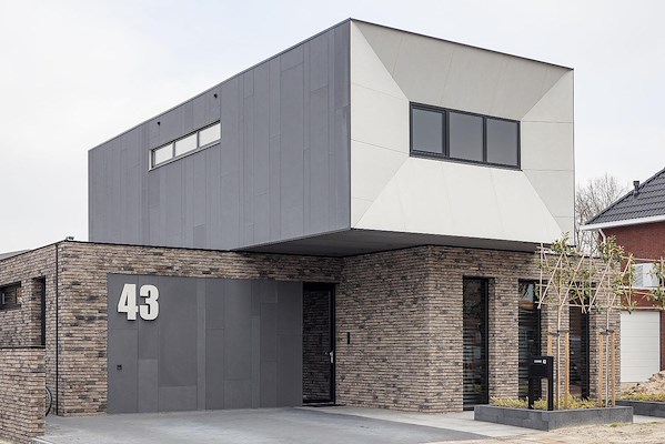 EQUITONE gevelpanelen | Kubistische woning in Hoogeveen - architectenweb.nl